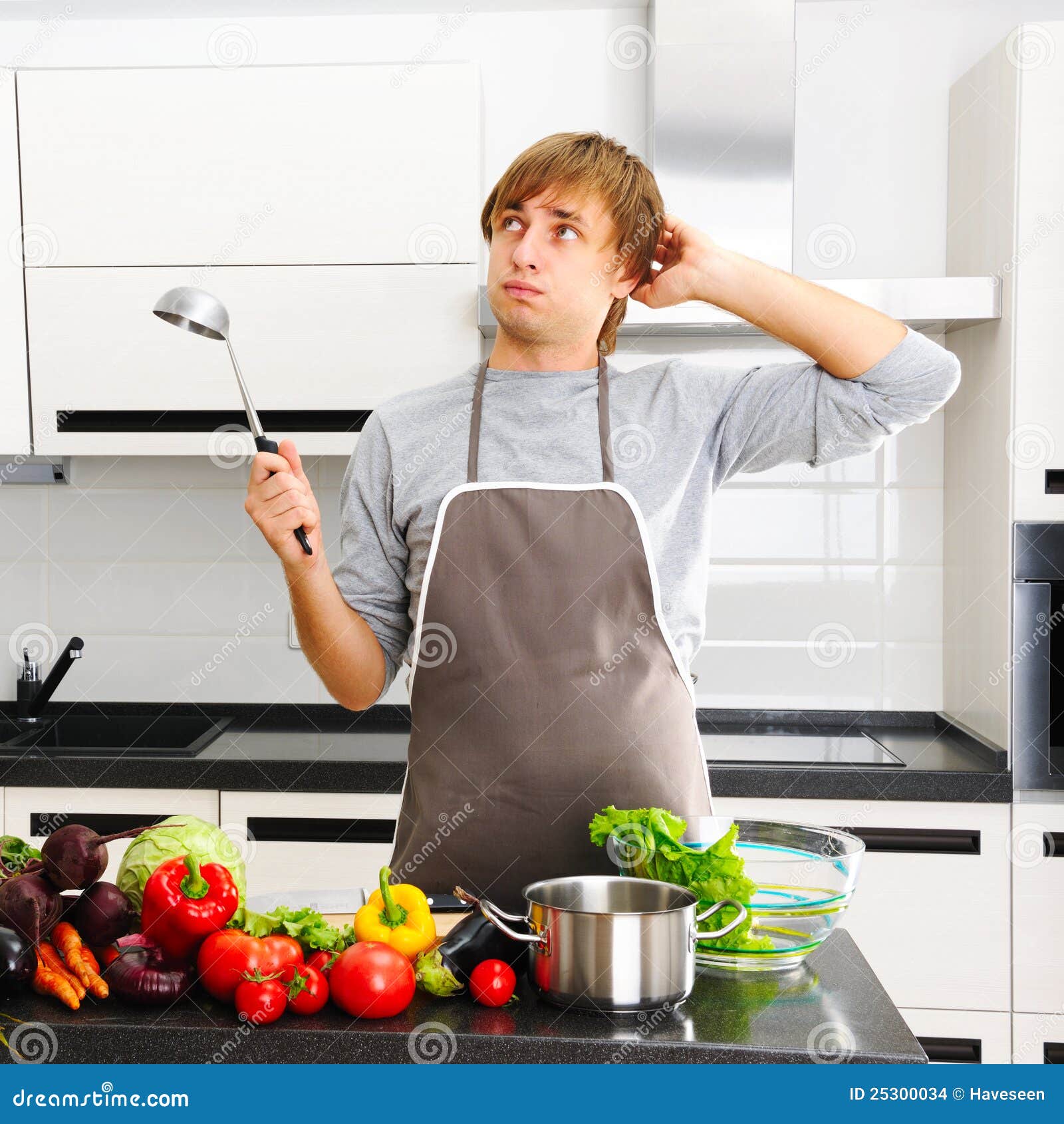 ¿Qué estoy cocinando? foto de archivo. Imagen de alegre - 25300034