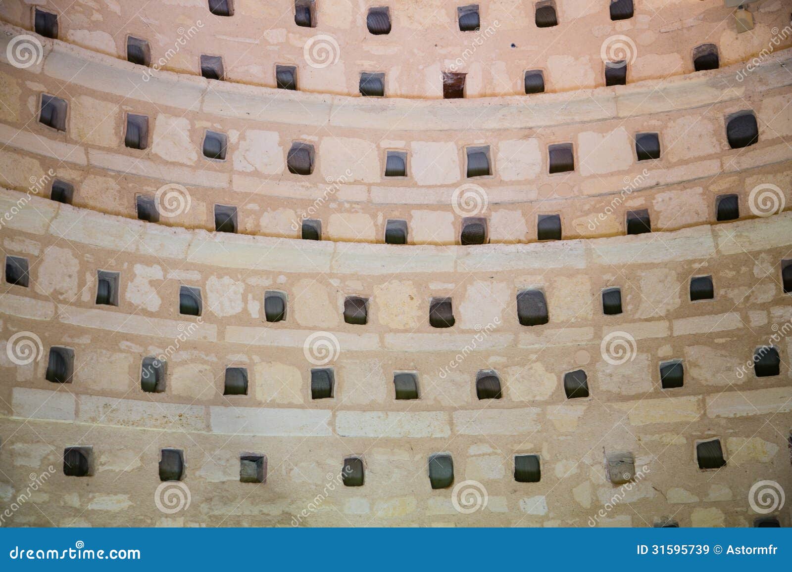 À L'intérieur D'un Colombier Image stock - Image du maison, emboîtement ...