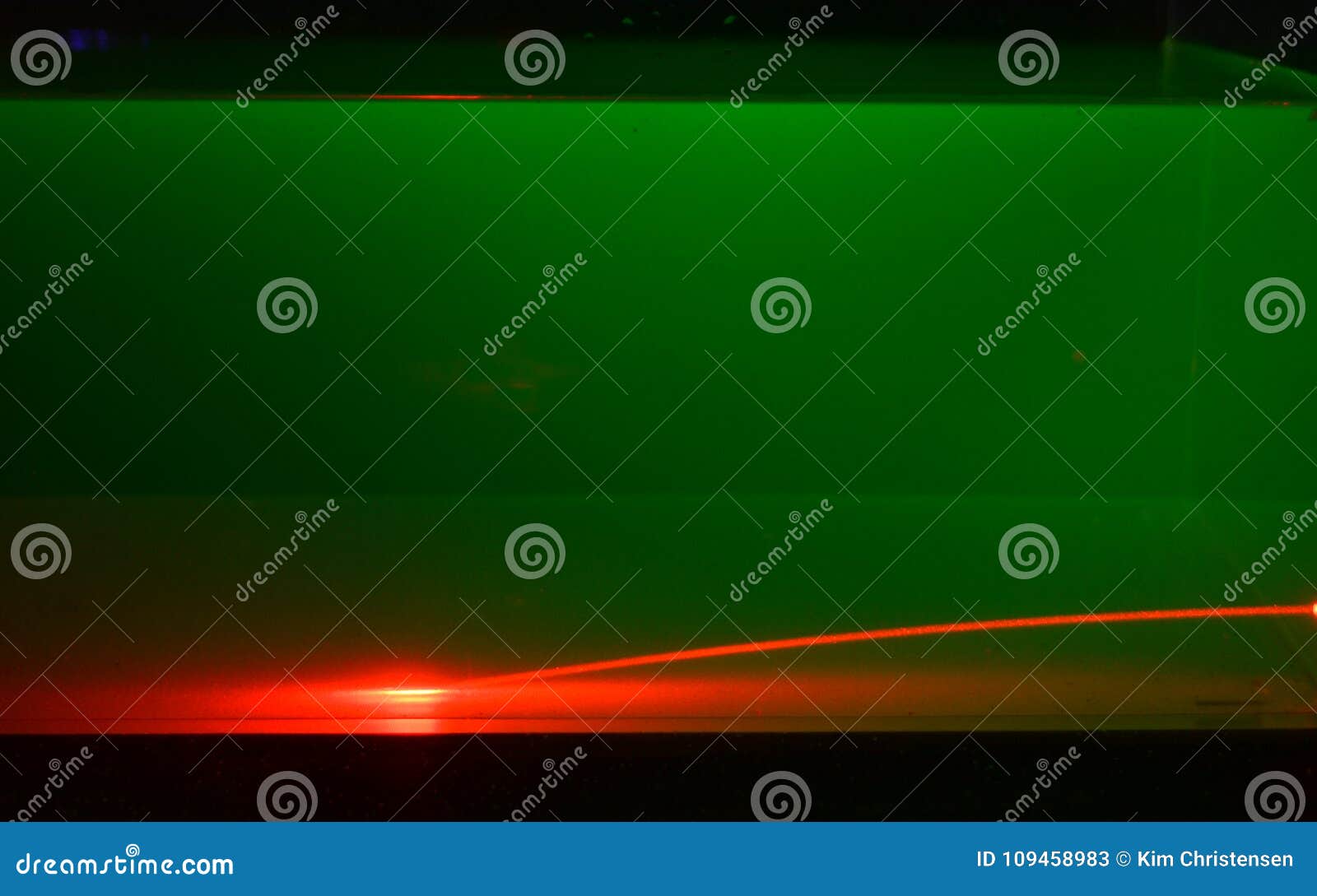 À rayon laser incurvé image stock. Image of expérience - 109458983