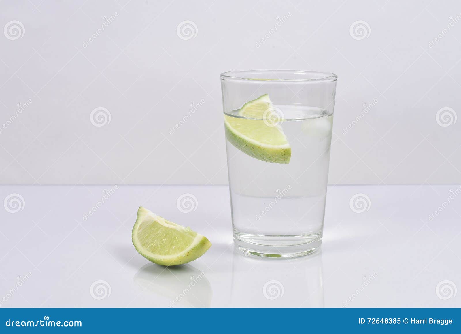 Água de cal imagem de stock. Imagem de vidro, bebida - 72648385