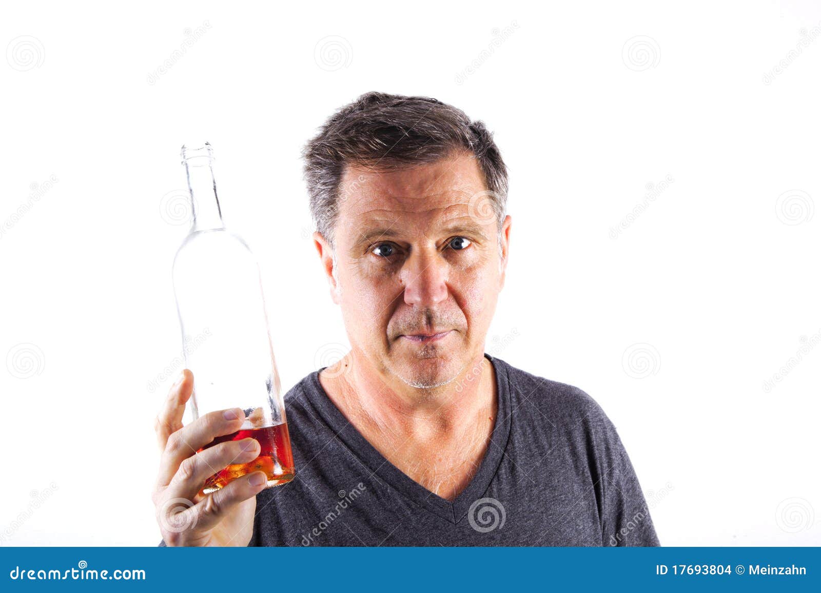 Álcool Bebendo Do Homem Imagem. Imagem: 17693804