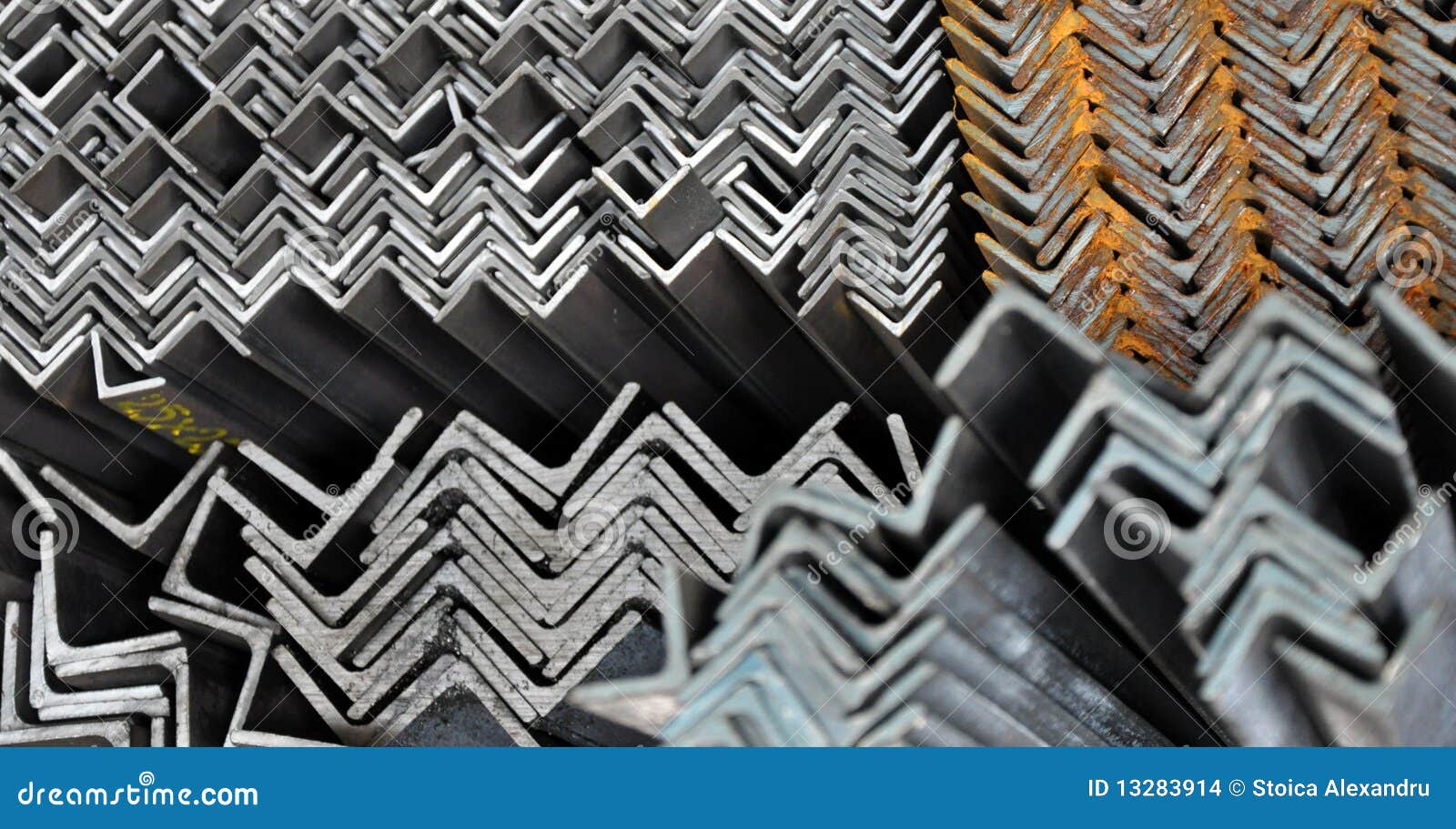Ángulos del metal foto de archivo. Imagen de metal, barras - 13283914