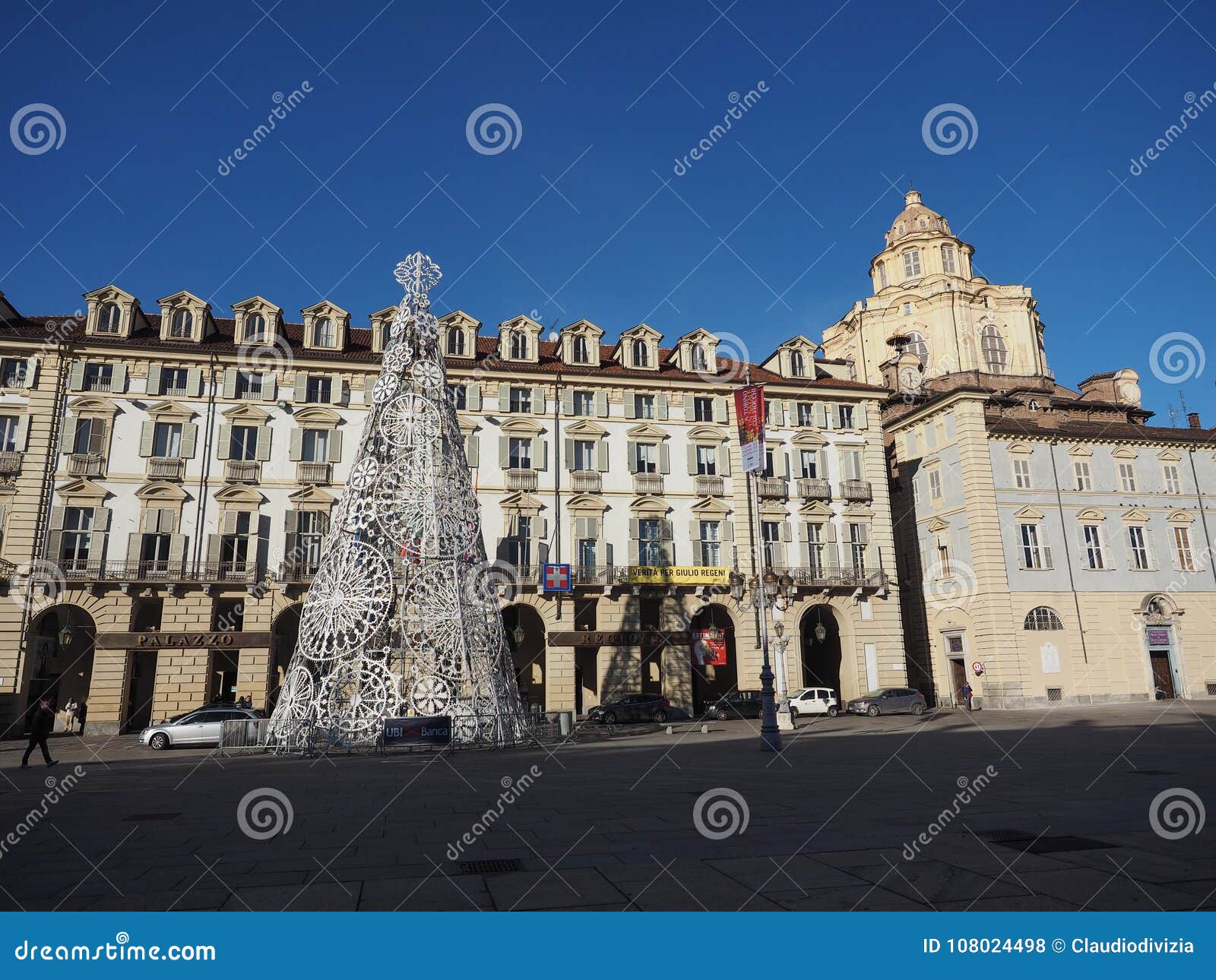 Árbol de navidad en Turín foto de archivo editorial. Imagen de italiano ...