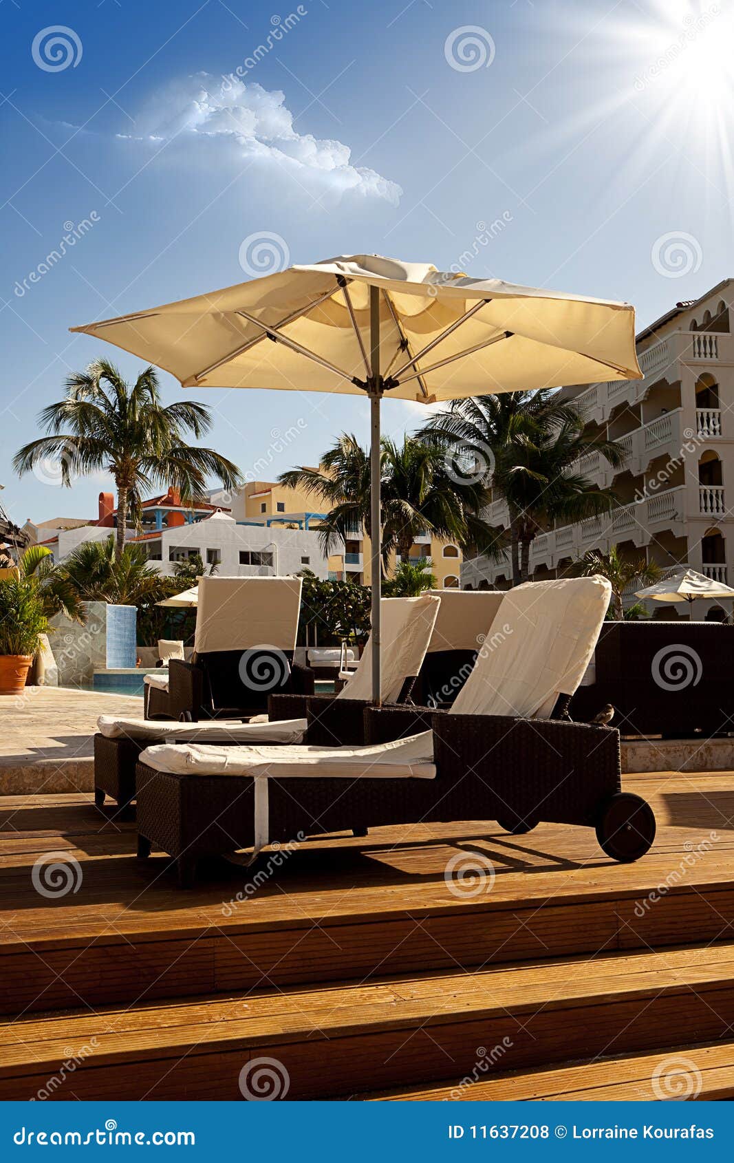 Área Al Aire Libre Del Salón Foto de archivo - Imagen de nubes ...