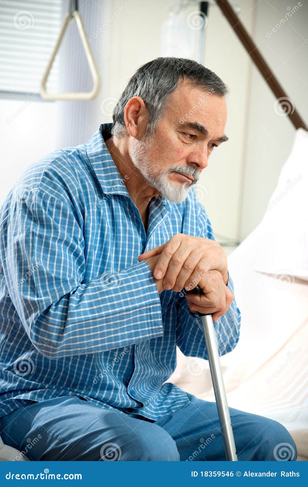 Älterer Mann Im Krankenhaus Stockfoto - Bild von krank, speicher: 18359546