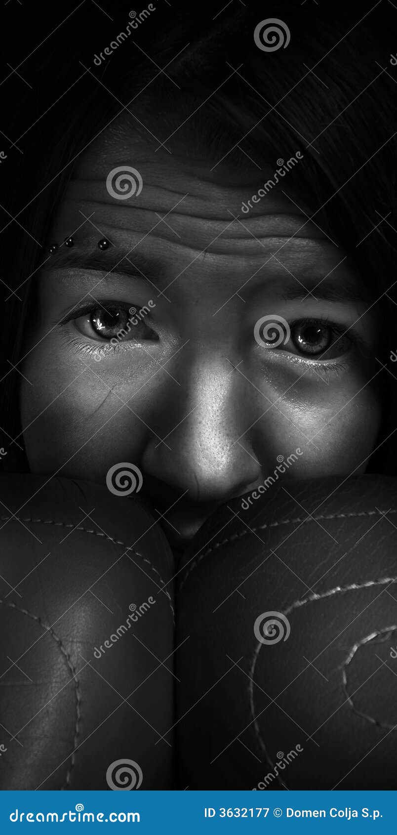 Ängstliches Mädchen stockbild. Bild von angst, grausigkeit - 3632177