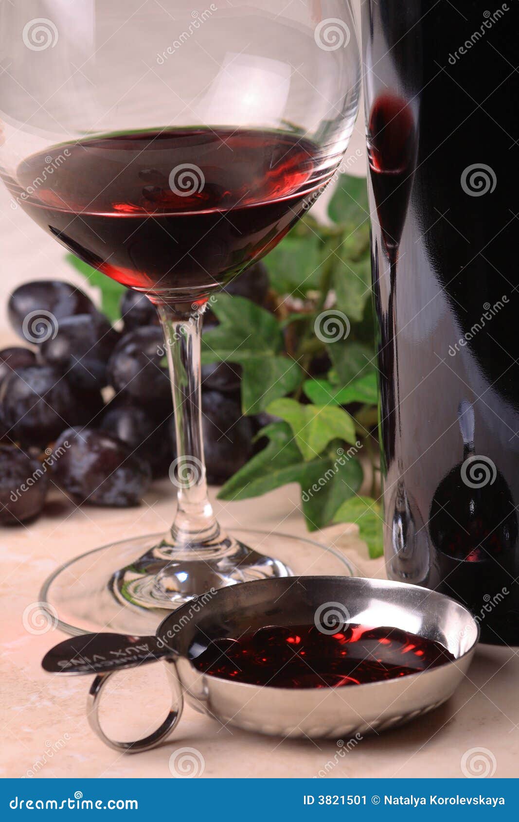 Échantillon de vin image stock. Image du glace, boire - 3821501