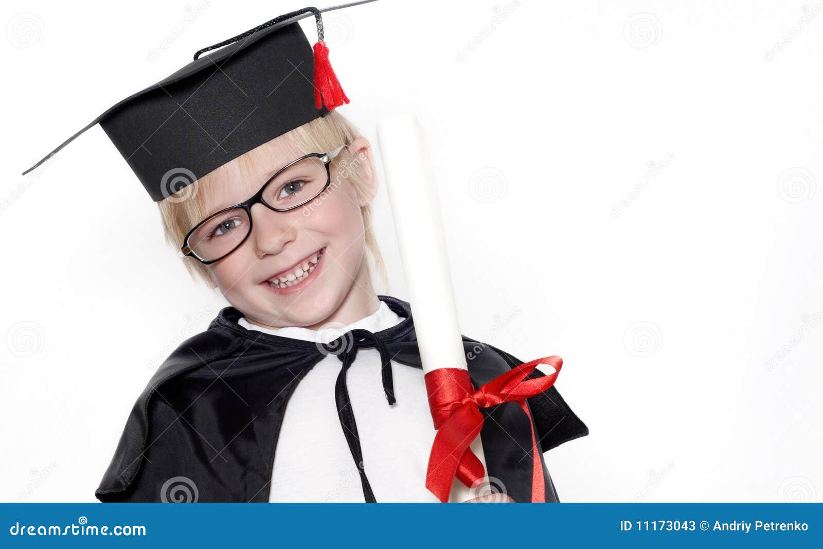 Écolier Dans Le Capuchon De Graduation Image stock - Image du capuchon ...