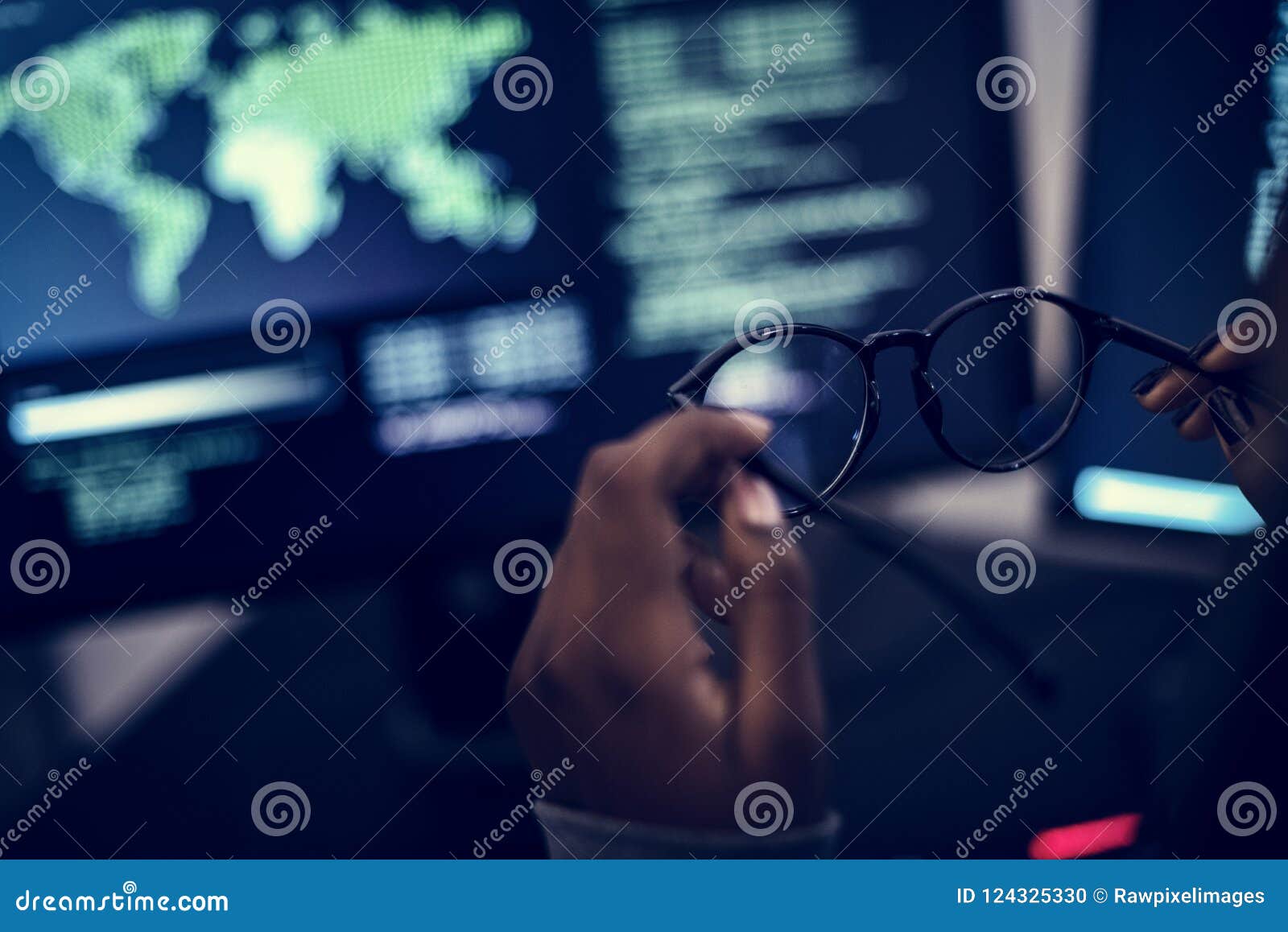 Écran De Codage D'ordinateur Dans Le Cyber Entaillant Le Concept Photo ...