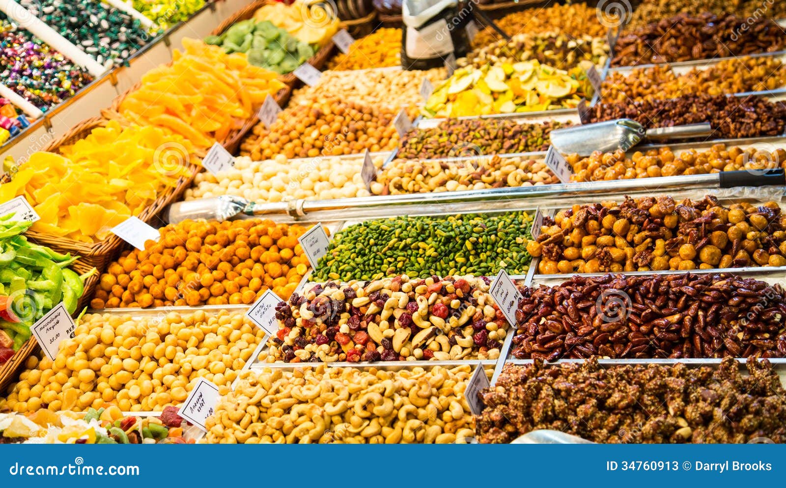 Écrous Et Fruit Secs Sur Un Marché Image stock - Image du fruits ...