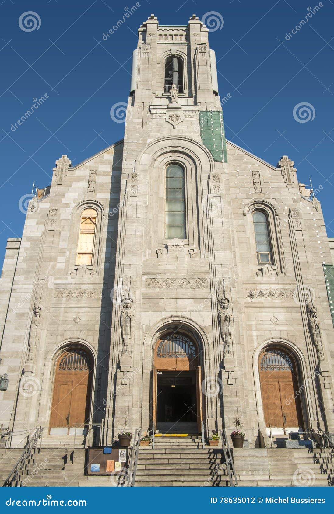 Église Catholique De Montréal Photographie éditorial - Image du églises ...