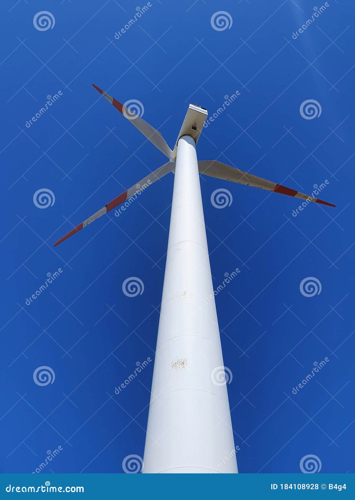 Énergie de tour de vent photo stock. Image du véhicule - 184108928