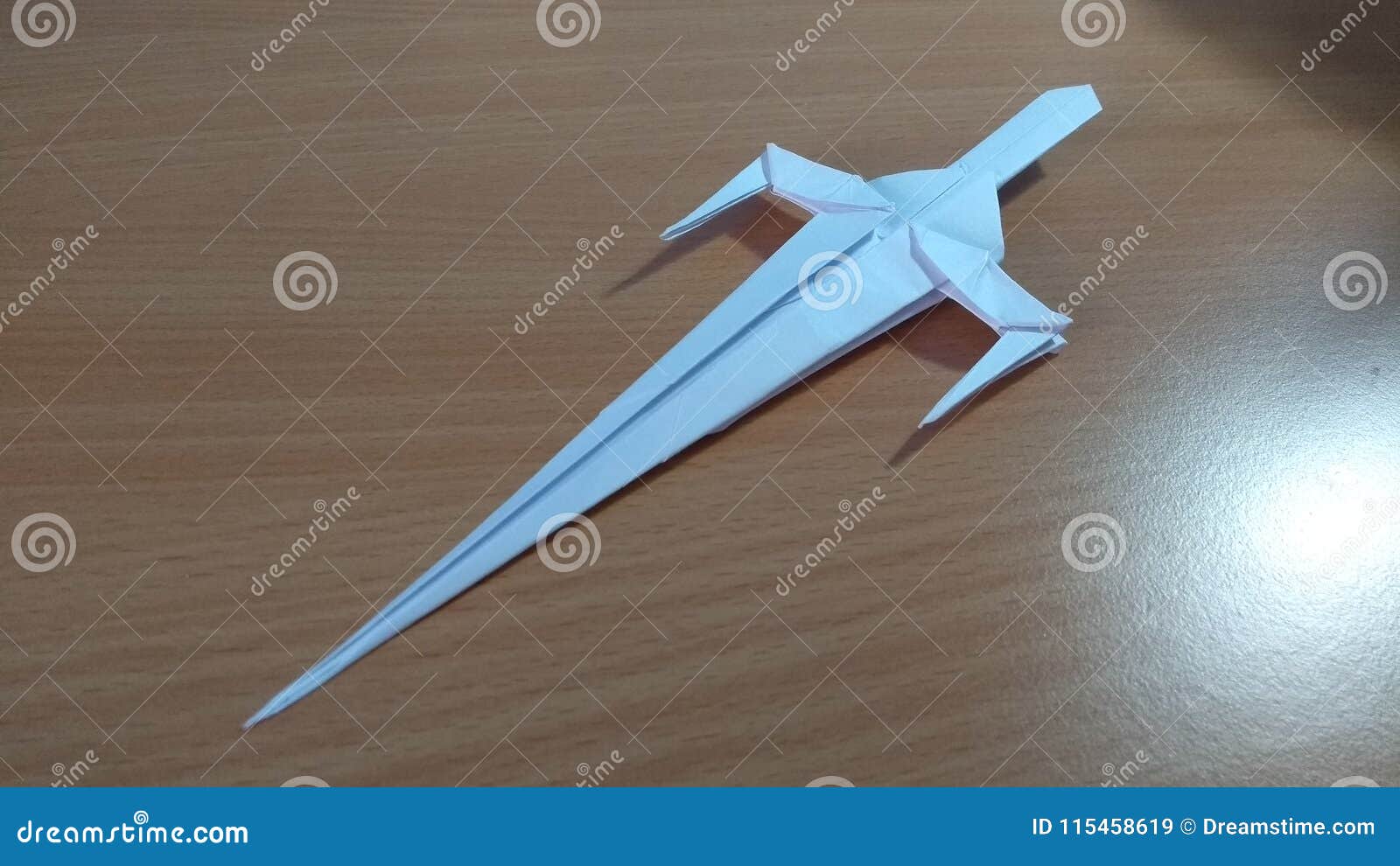 Épée d'origami image stock. Image of papier, handmade - 115458619