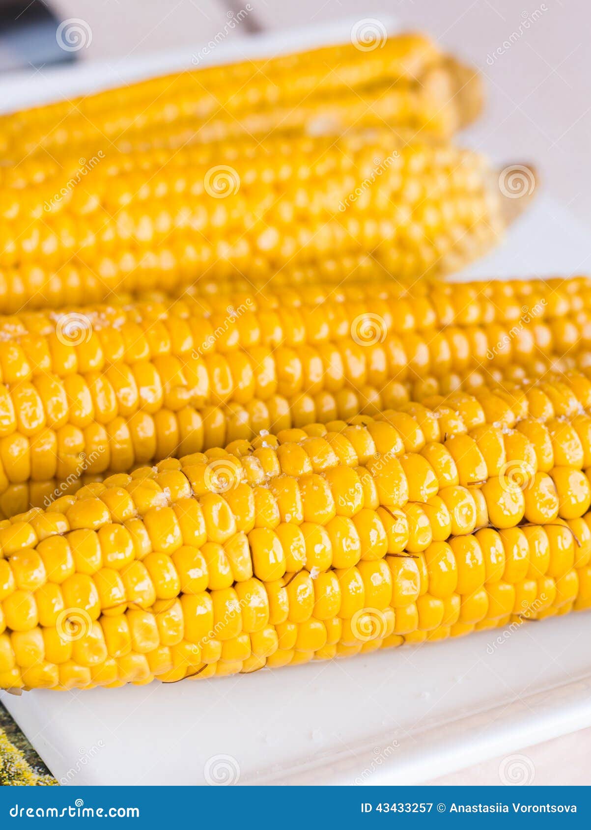 Épi De Maïs Bouilli Avec Du Sel Image stock - Image du moisson ...