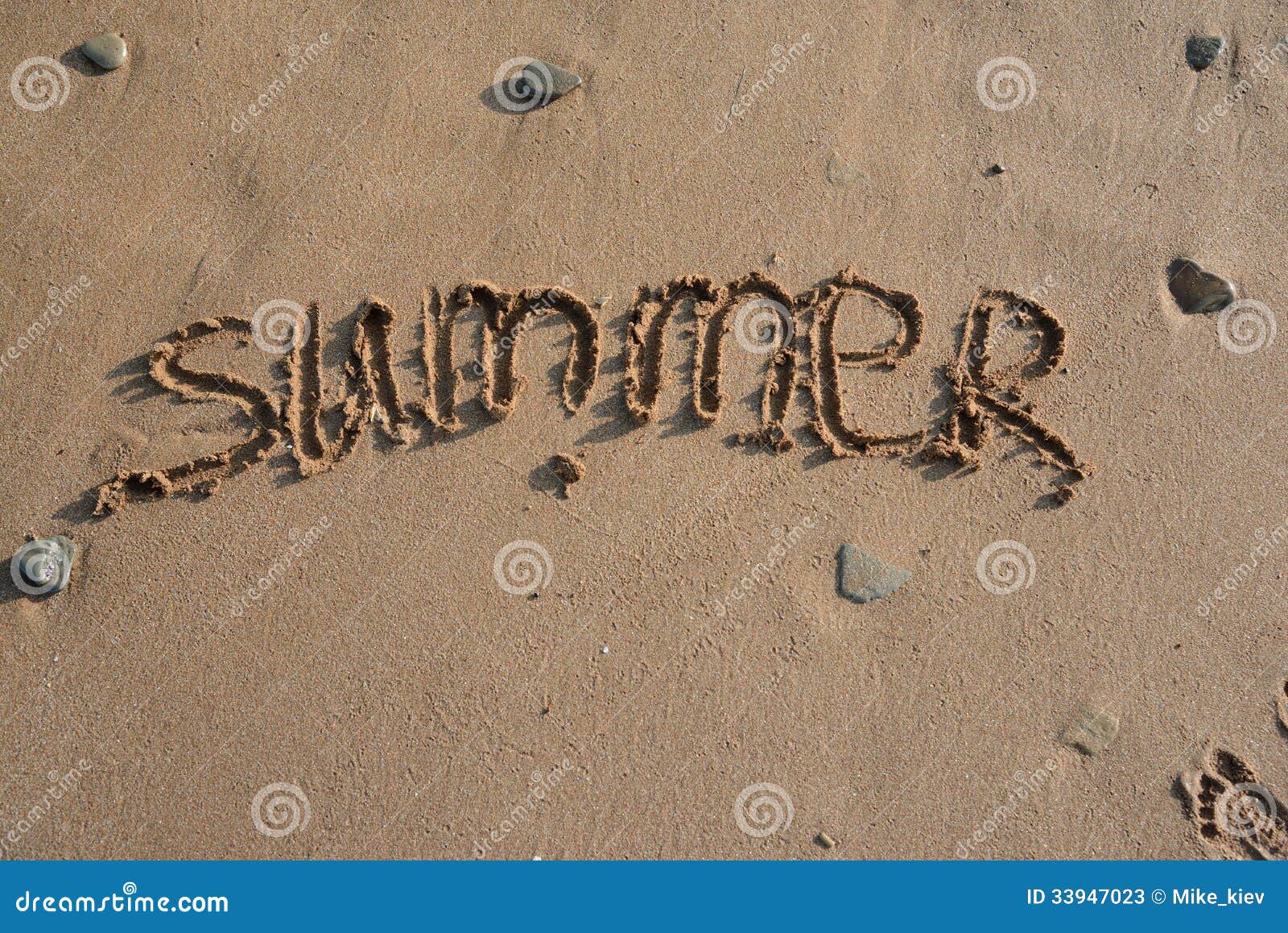 Été de Word sur une plage image stock. Image du été, texte - 33947023