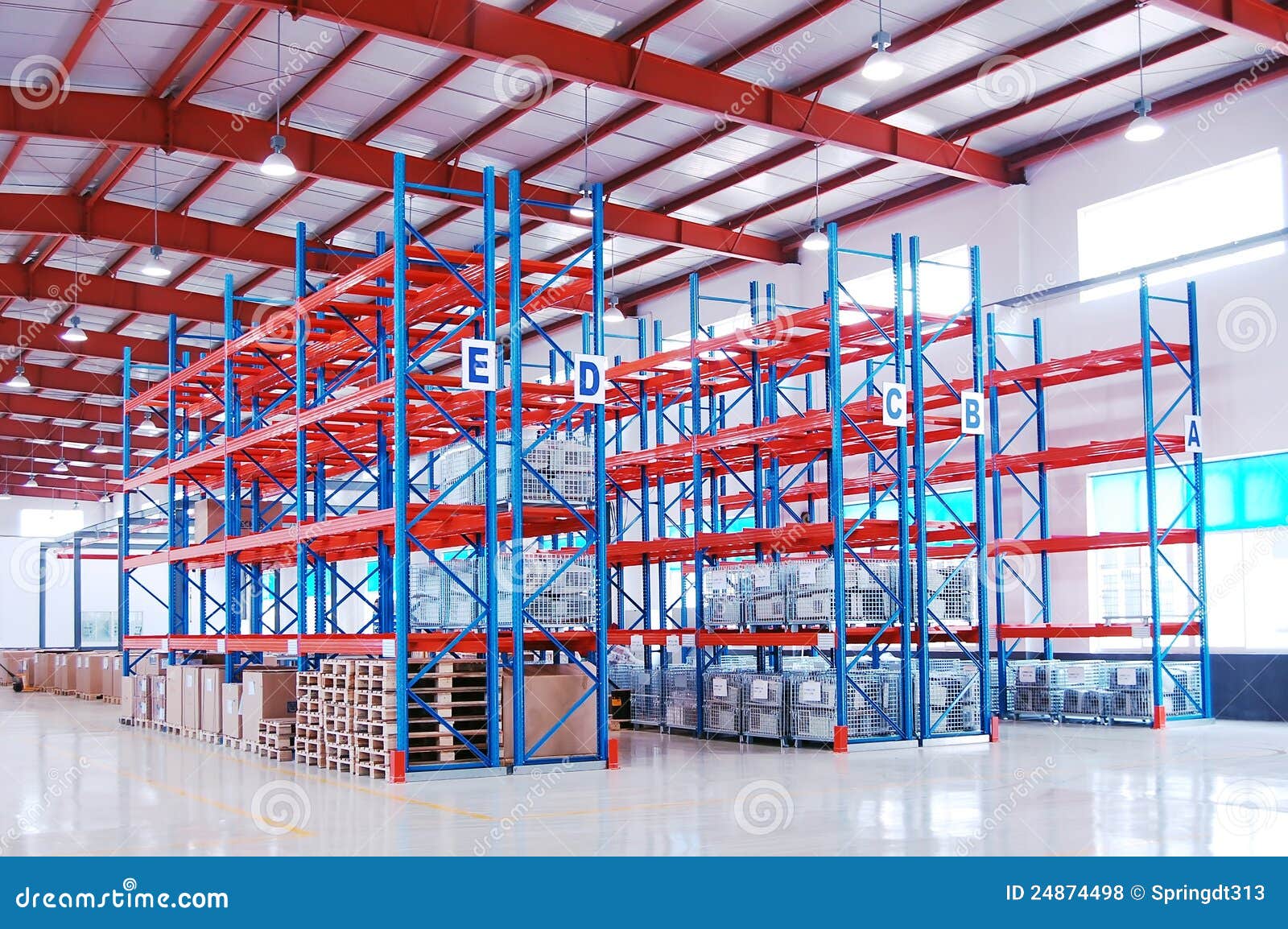 Étagère d'entrepôt photo stock. Image du lumineux, décoration - 24874498