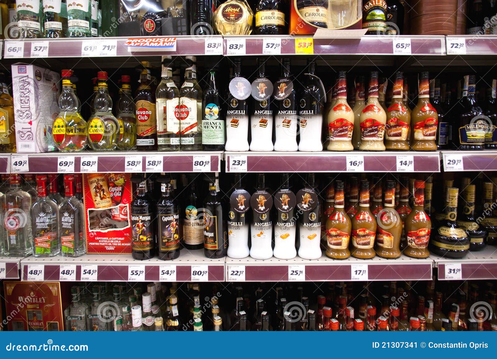 Étagère De Boisson Alcoolisée Dans La Mémoire Photo éditorial - Image ...