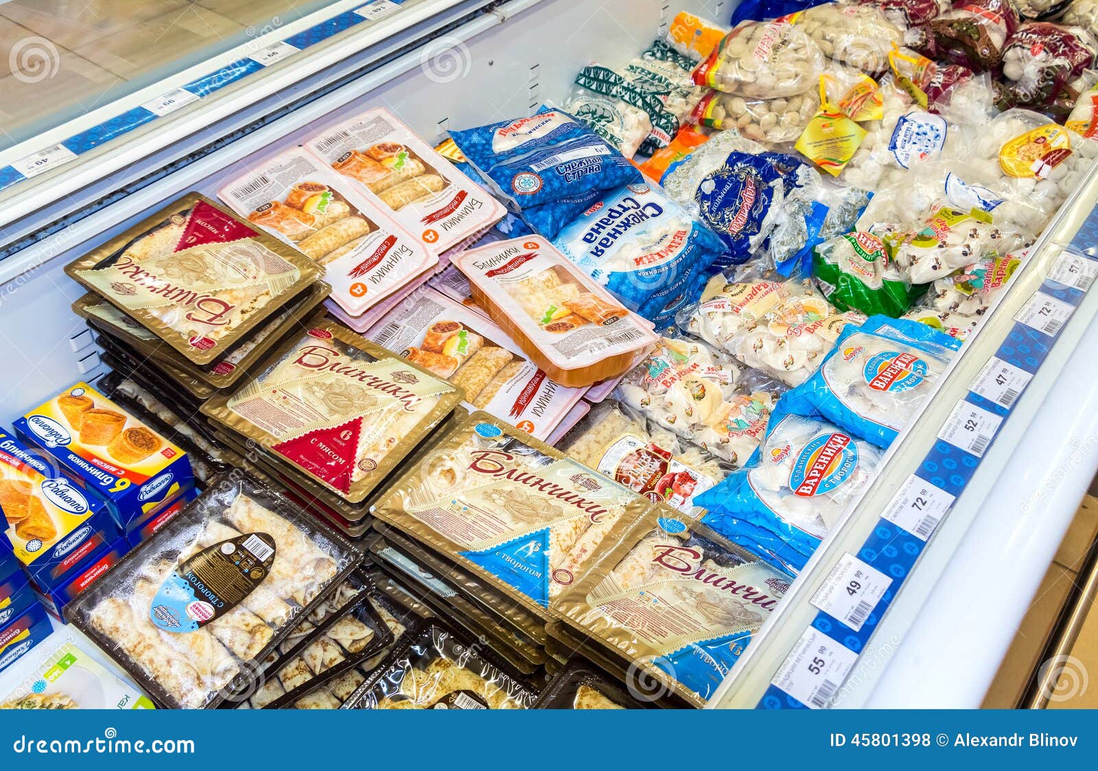 Étalage Avec Les Produits Congelés Photo stock éditorial - Image du ...