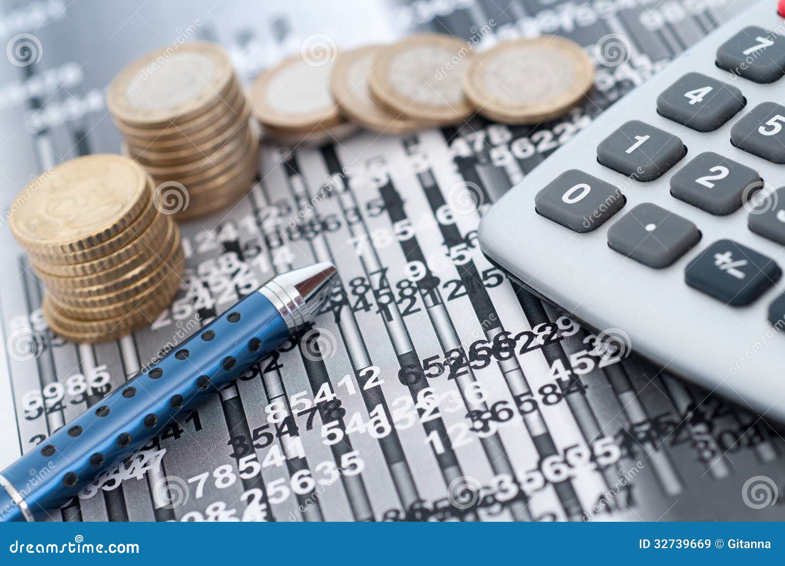 Étude financière image stock. Image du financier, coins - 32739669