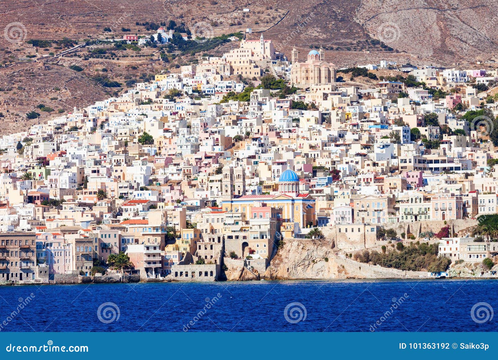 Île de Syros en Grèce photo stock. Image du ciel, maison - 101363192