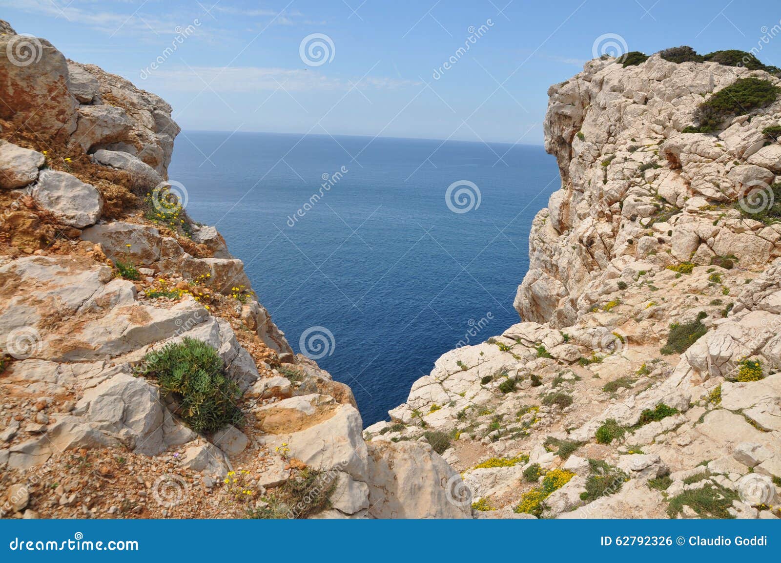 Île Foradada - Alghero photo stock. Image du plage, kayak - 62792326