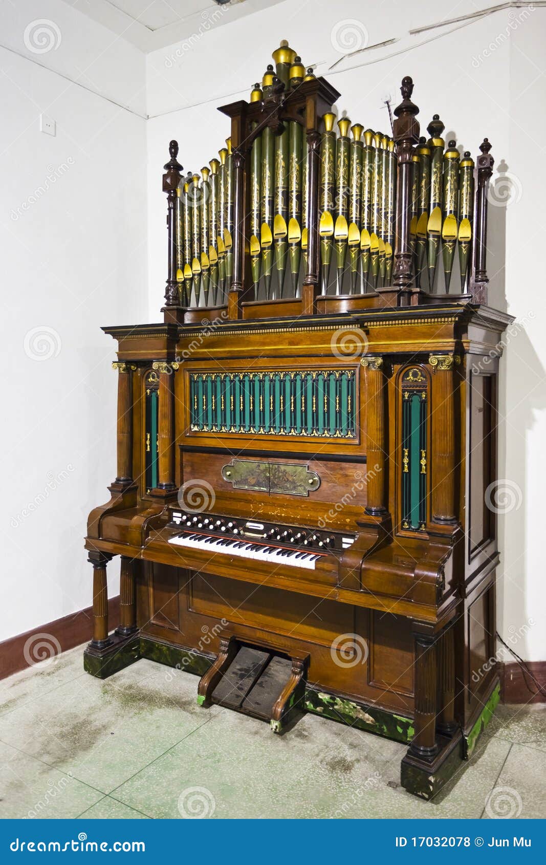Órgano antiguo foto de archivo. Imagen de madera, instrumento - 17032078