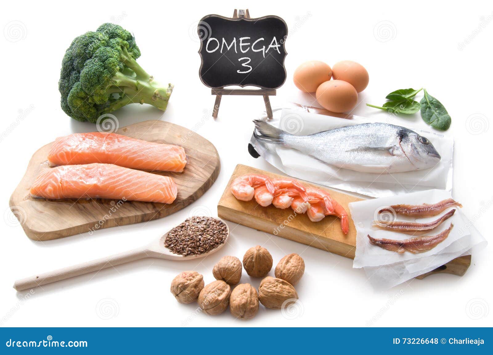 Ômega 3 alimentos ricos foto de stock. Imagem de isolado - 73226648