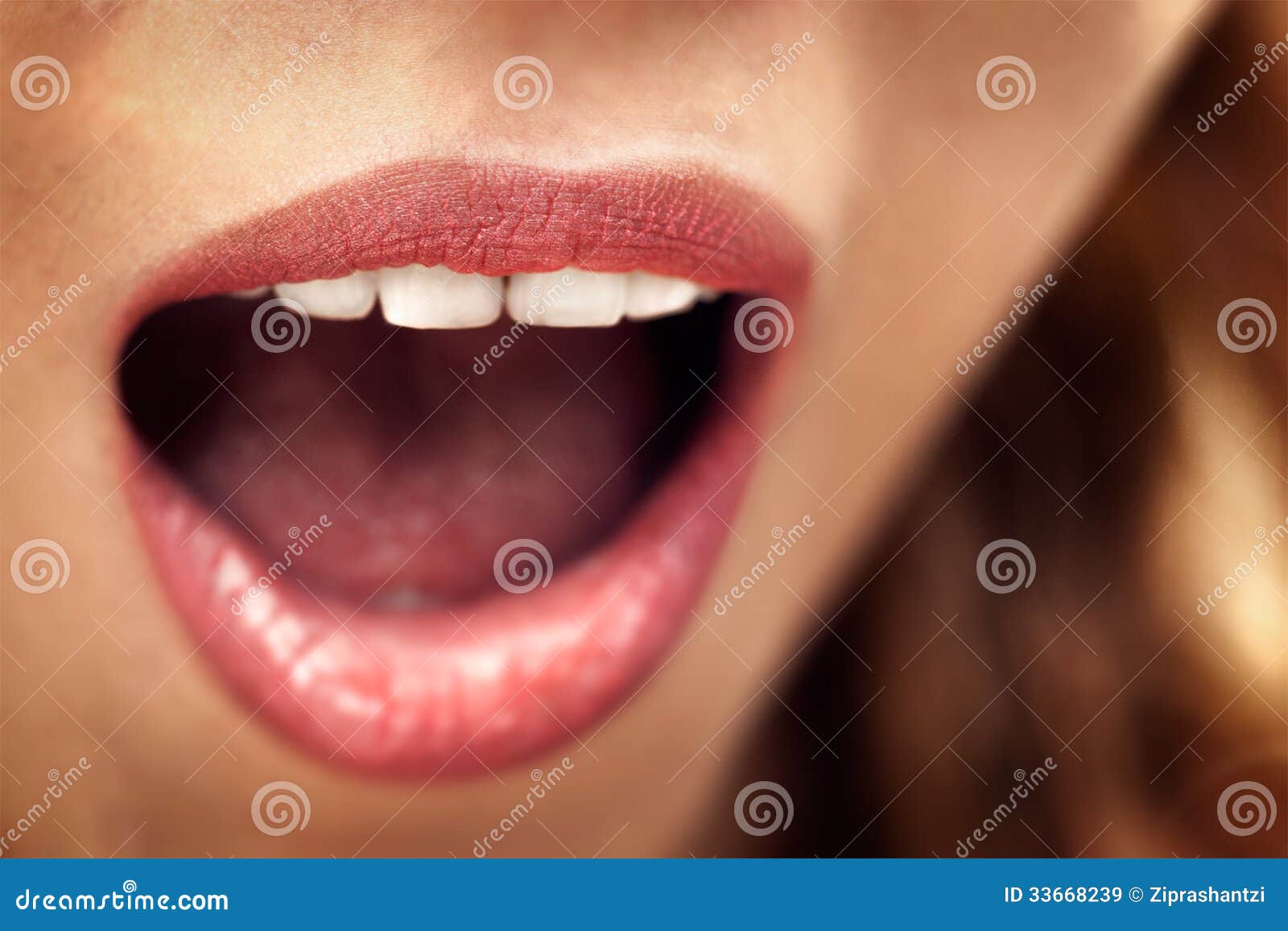 Öffnen Sie Mund stockbild. Bild von mädchen, lippenstift - 33668239