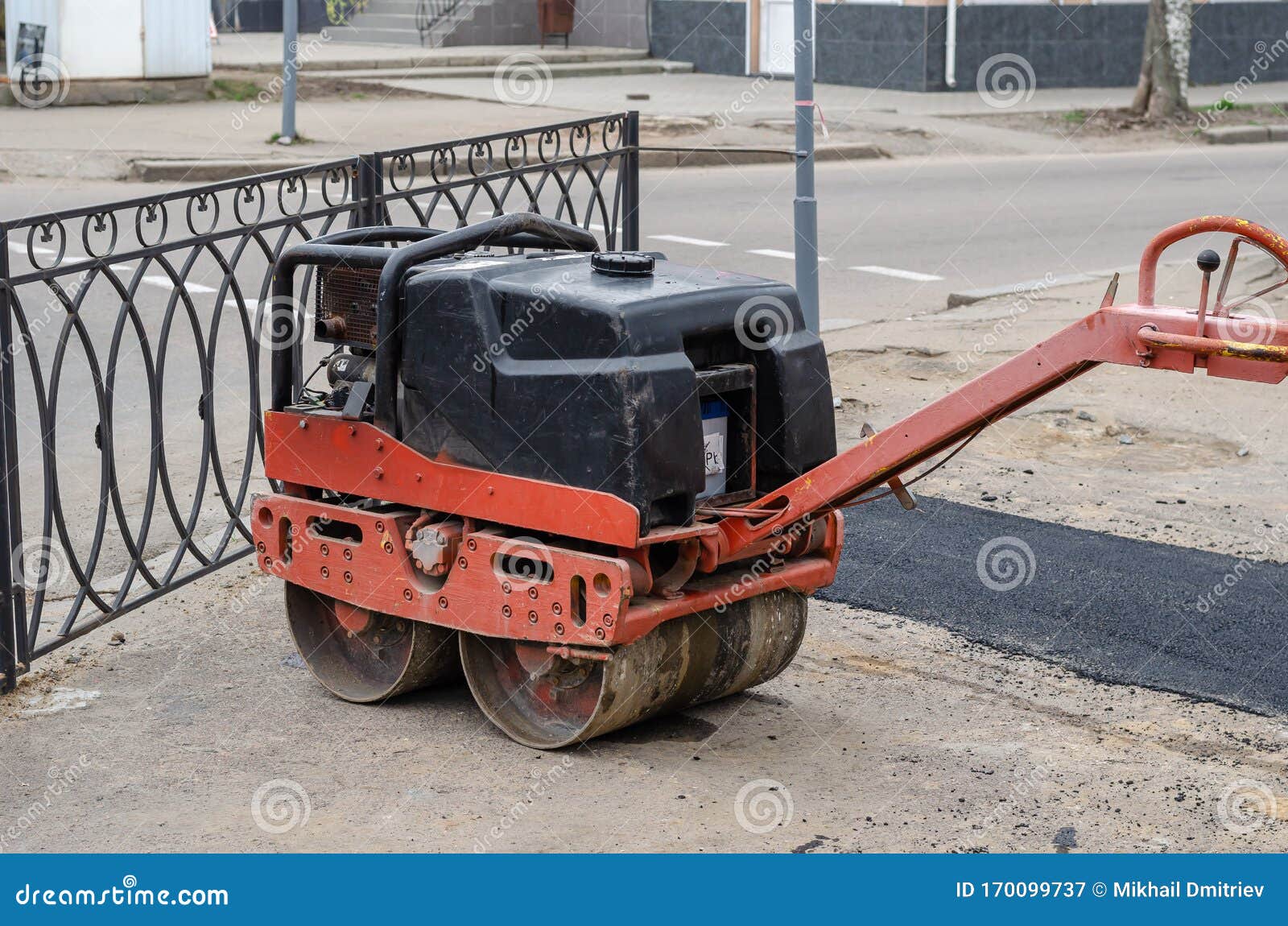 Ð¡ompact asphalt roller. stock image. Image of cobblestone - 170099737