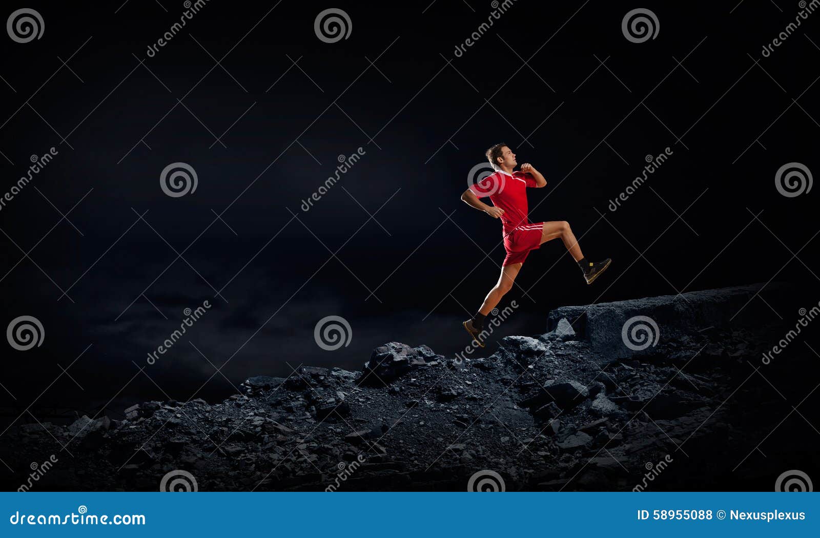 At full speed 库存照片. 图片 包括有 运动员, 次幂, 生活方式, 白种人, 短跑, 男性 - 58955088