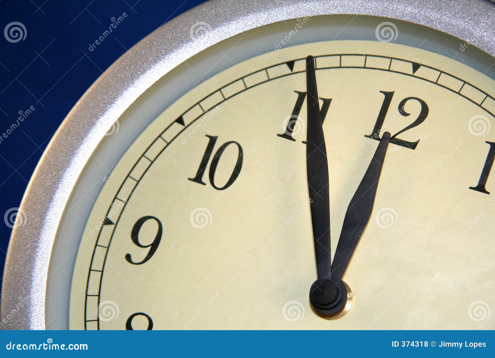 Almost Midnight 库存照片. 图片 包括有 中午, 货币, 其次, 十二, 几小时, 午餐, 时钟 - 374318