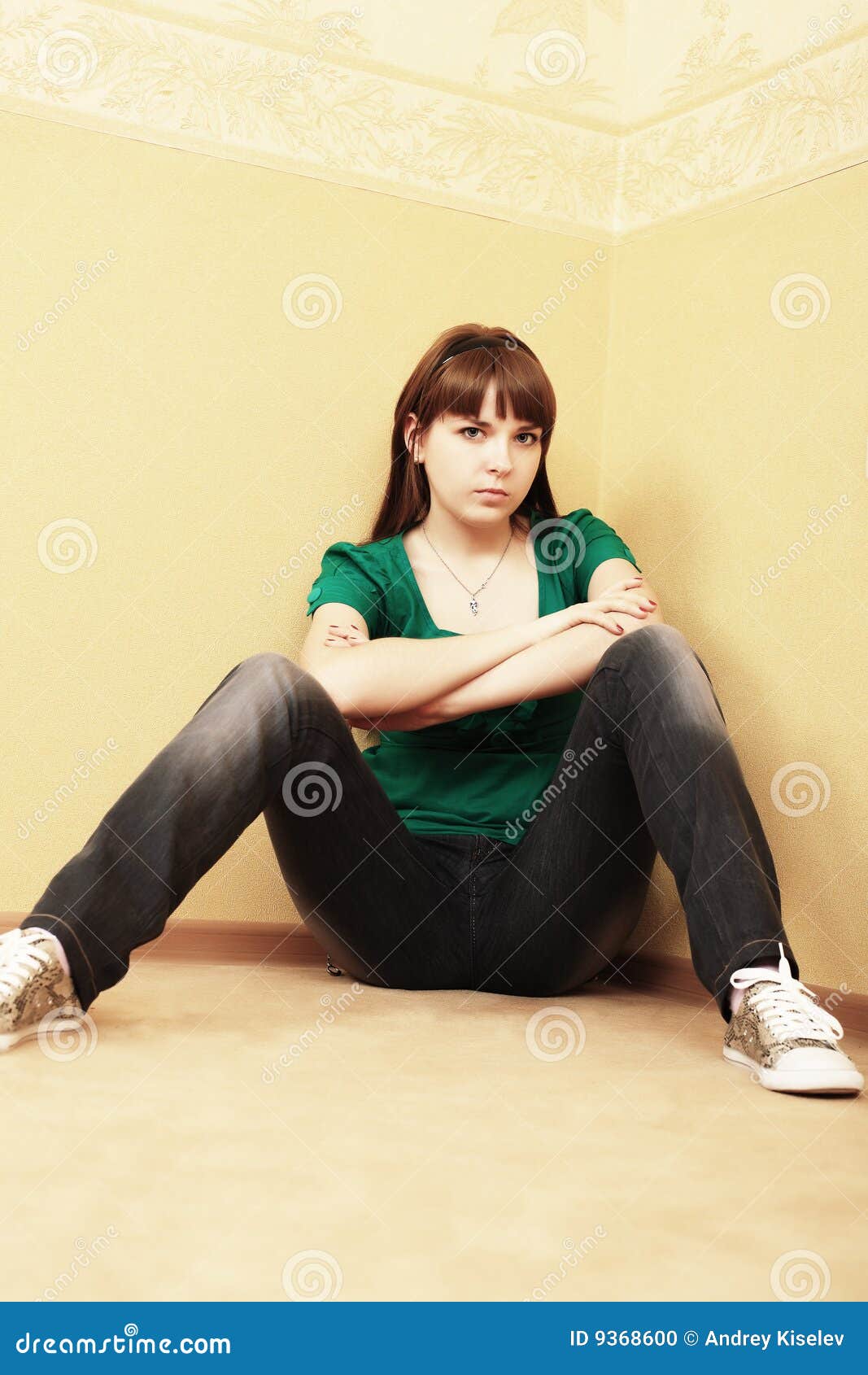 Alone 库存照片. 图片 包括有 生活方式, 特写镜头, 设计, 人力, 表面, 人员, 家庭, 女孩 - 9368600