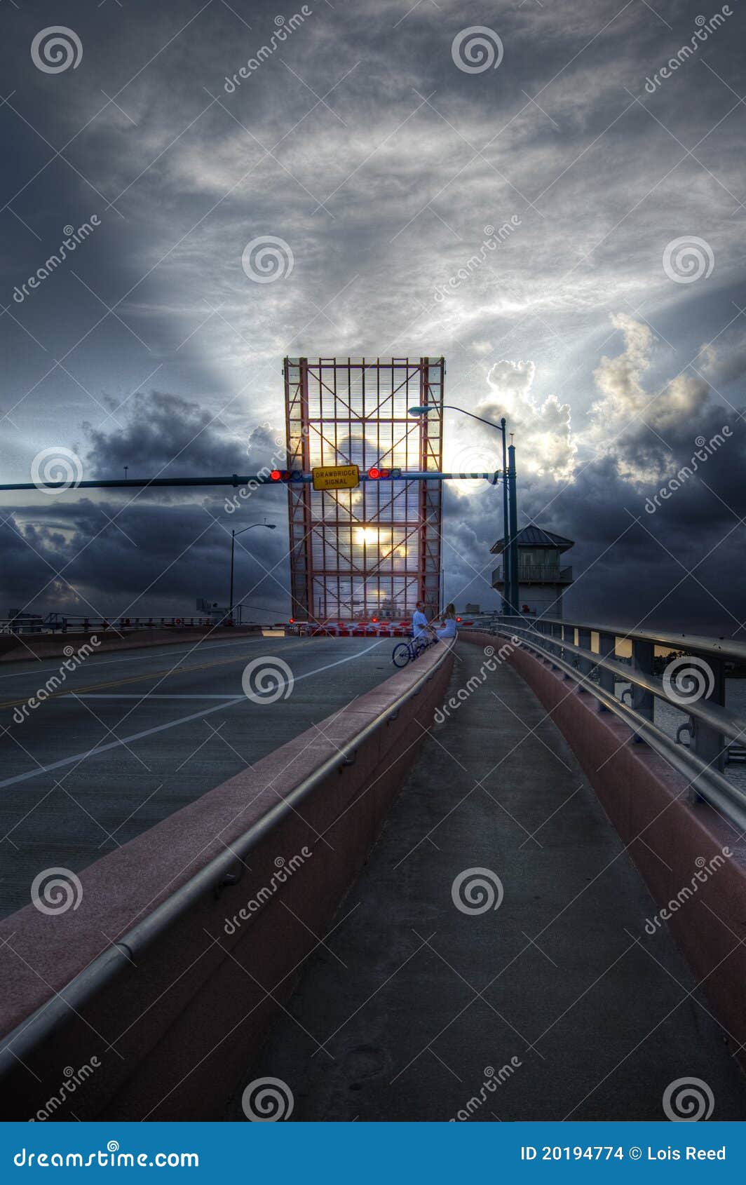 Drawbridge 库存照片. 图片 包括有 日落, 佛罗里达, 新建, 贿赂, 云彩, 火箭筒, 横穿 - 20194774