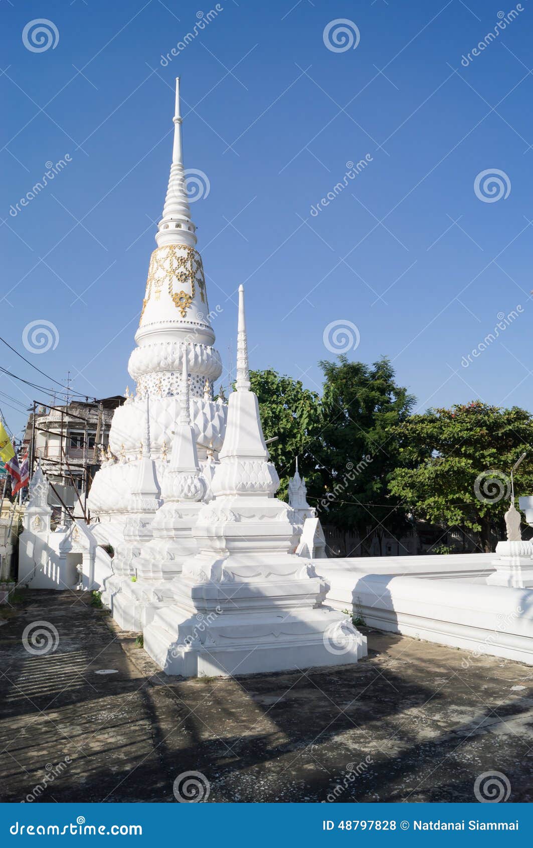 Pagodas 库存照片. 图片 包括有 砍的, 美妙, 礼节, 观光, 蓝色, 东部, 佛教, 游人, 寺庙 - 48797828