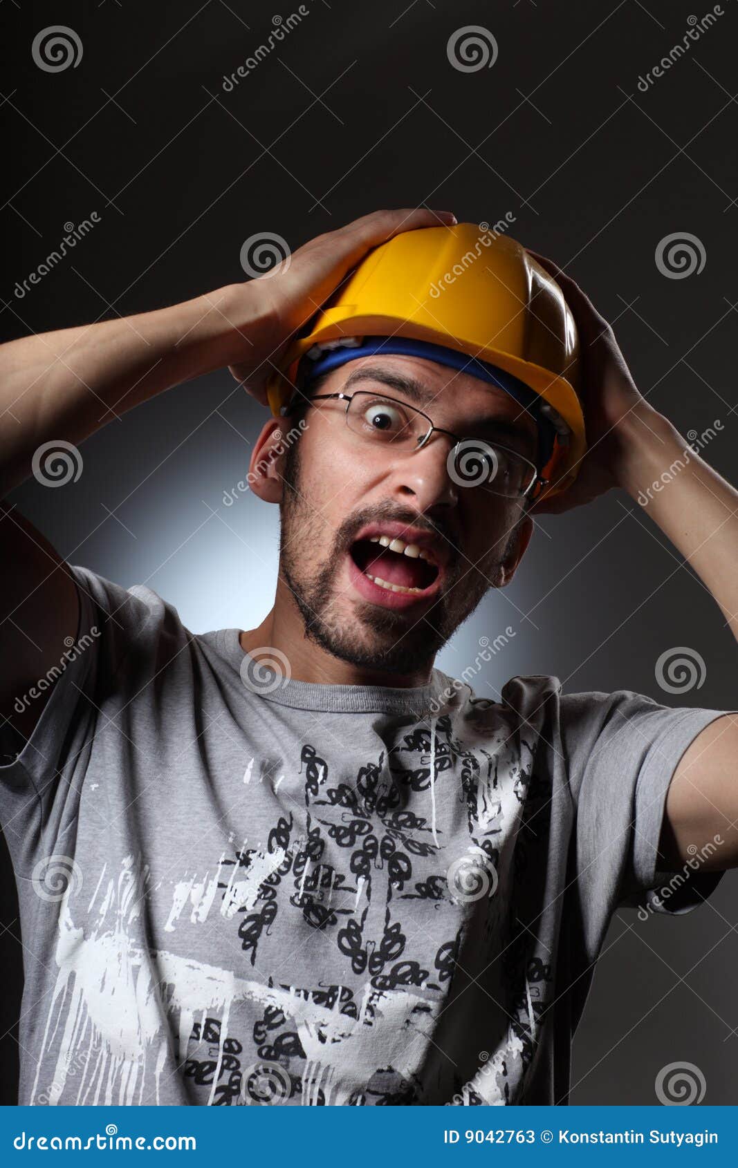 安全性 库存图片. 图片 包括有 查找, 联络, 概念, 帽子, 山羊胡子, 行业, 现有量, 被证章的, 英俊 - 9042763