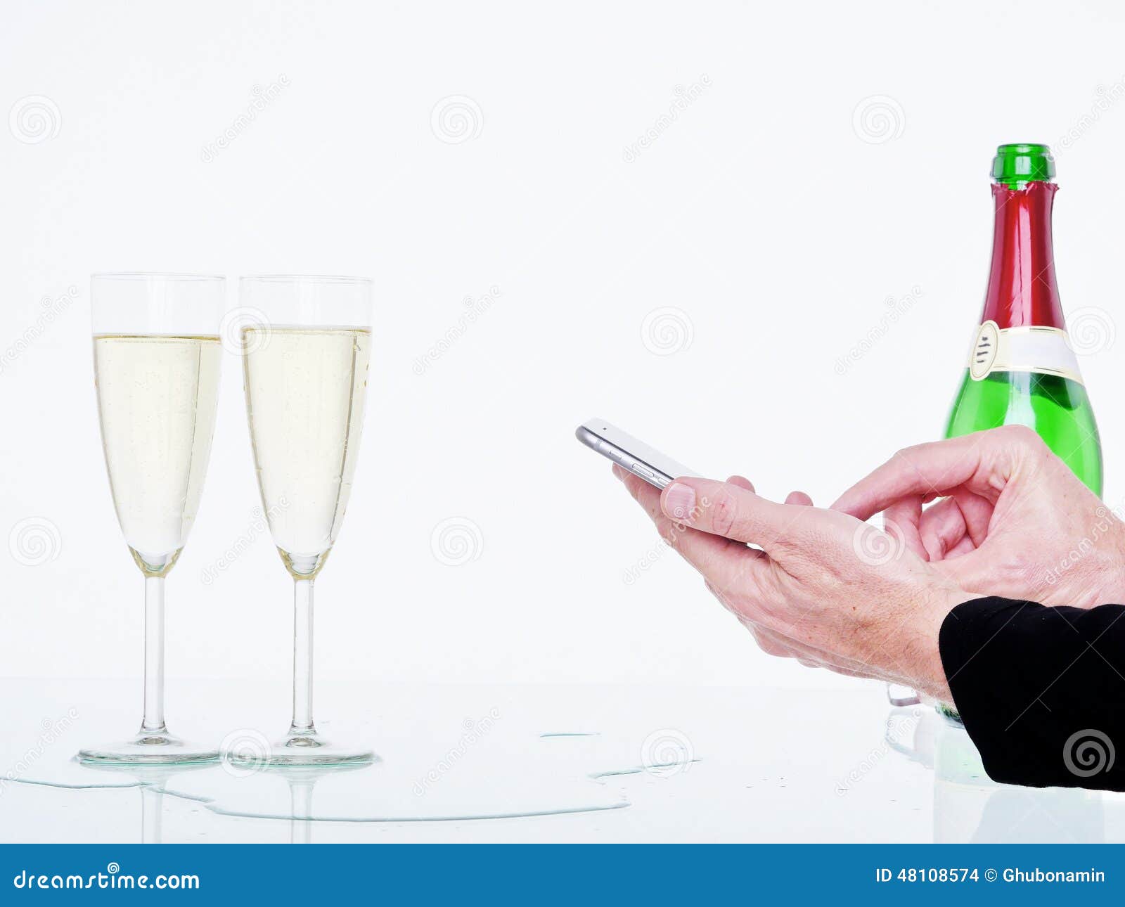 杯champagn 库存照片. 图片 包括有 庆祝, 现有量, 前夕, 互联网, 附注, 移动, 饮料, 祝贺 - 48108574