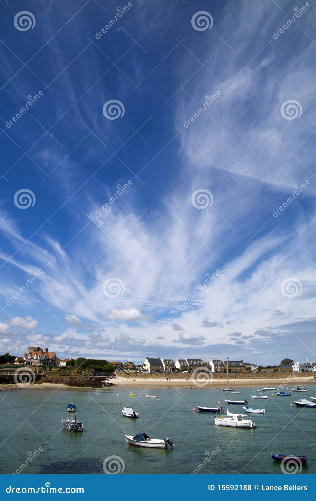 泽西la rocque 库存照片. 图片 包括有 夏天, 火箭筒, 泽西, 沿海岸区, 海岸, 港口, 小船 - 15592188