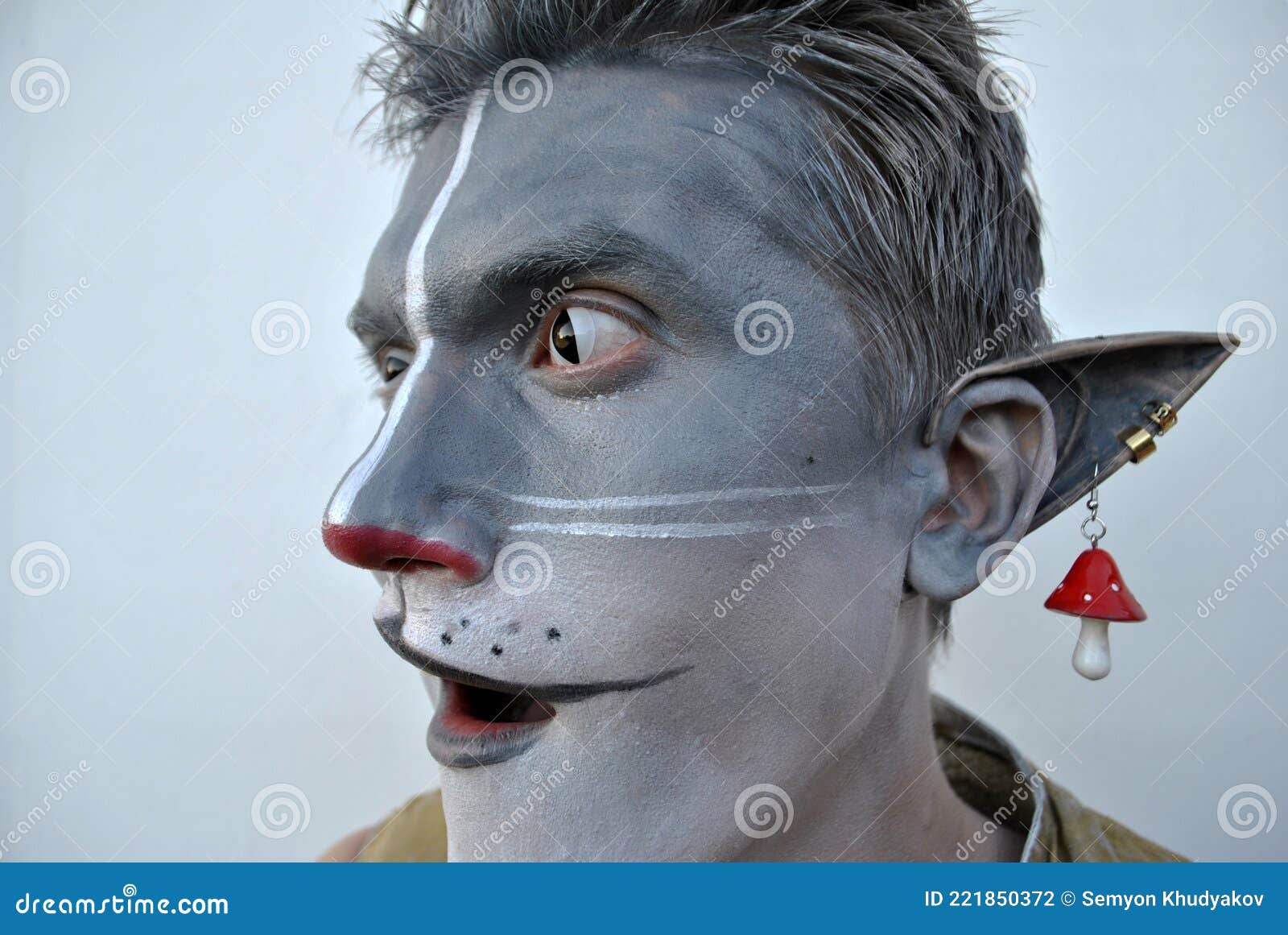 Cat-man 库存照片. 图片 包括有 恐怖, 喜悦, 奸诈, 万圣节, 面部, 生活方式, 操作, 投反对票 - 221850372