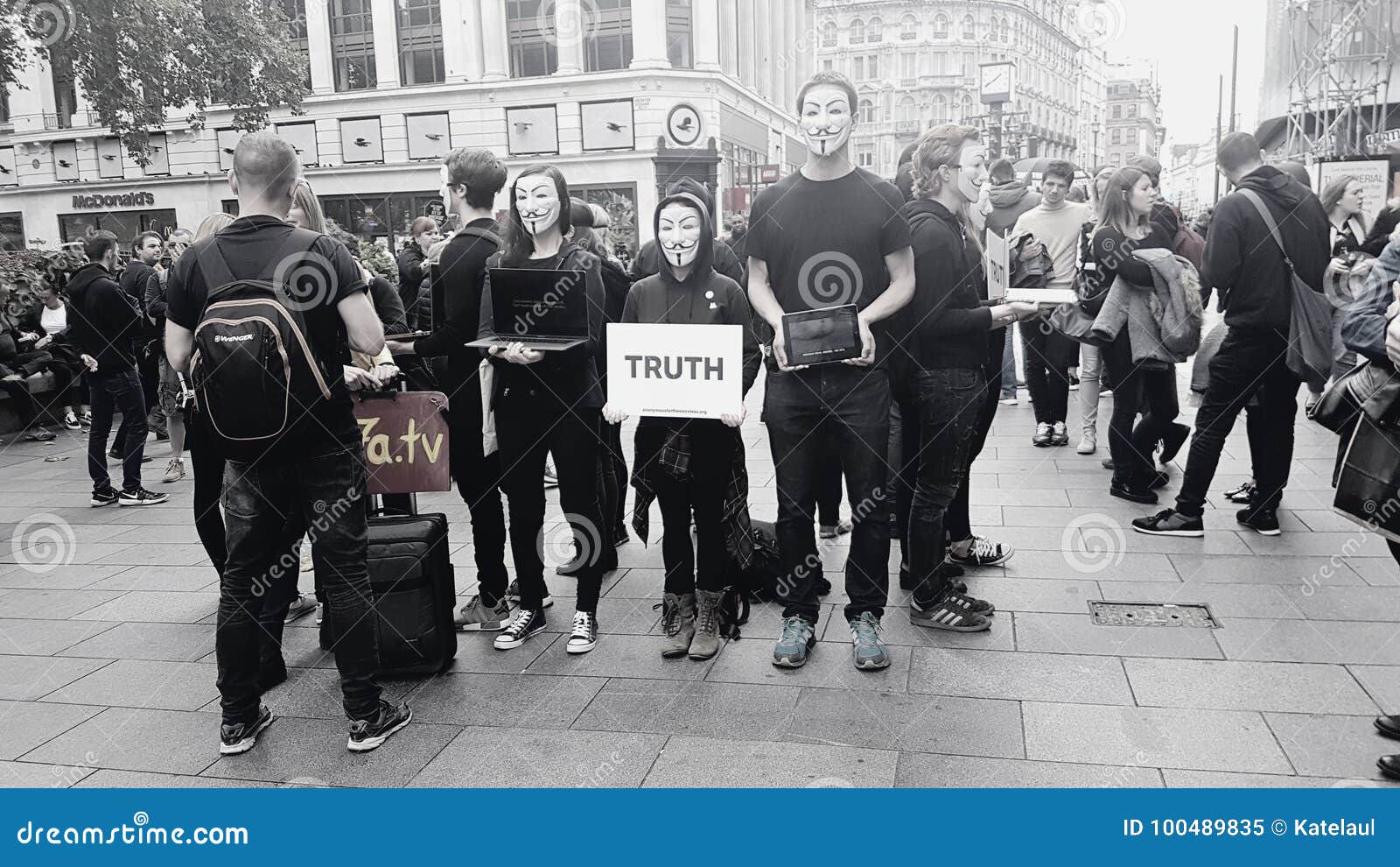 Truth Street Performance London, Leicester Square 编辑类图片 - 图片 包括有 佩带, 屏蔽 ...