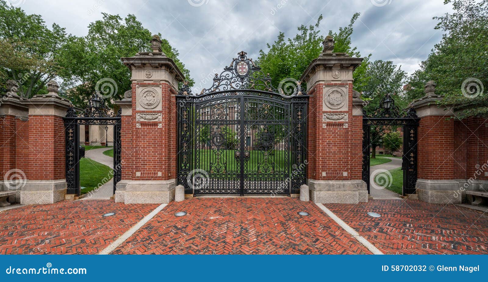 范Wickle Gates 库存照片. 图片 包括有 云彩, 不列塔尼的, 拱道, 外部, 绿色, 外面 - 58702032