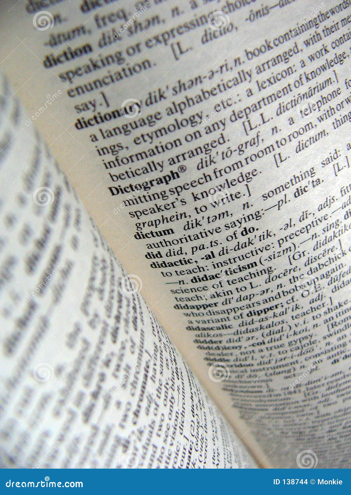 Dictionary 库存照片. 图片 包括有 参考, 钉书匠, 折痕, 单词, 词典, 折叠, 句子, 解释 - 138744