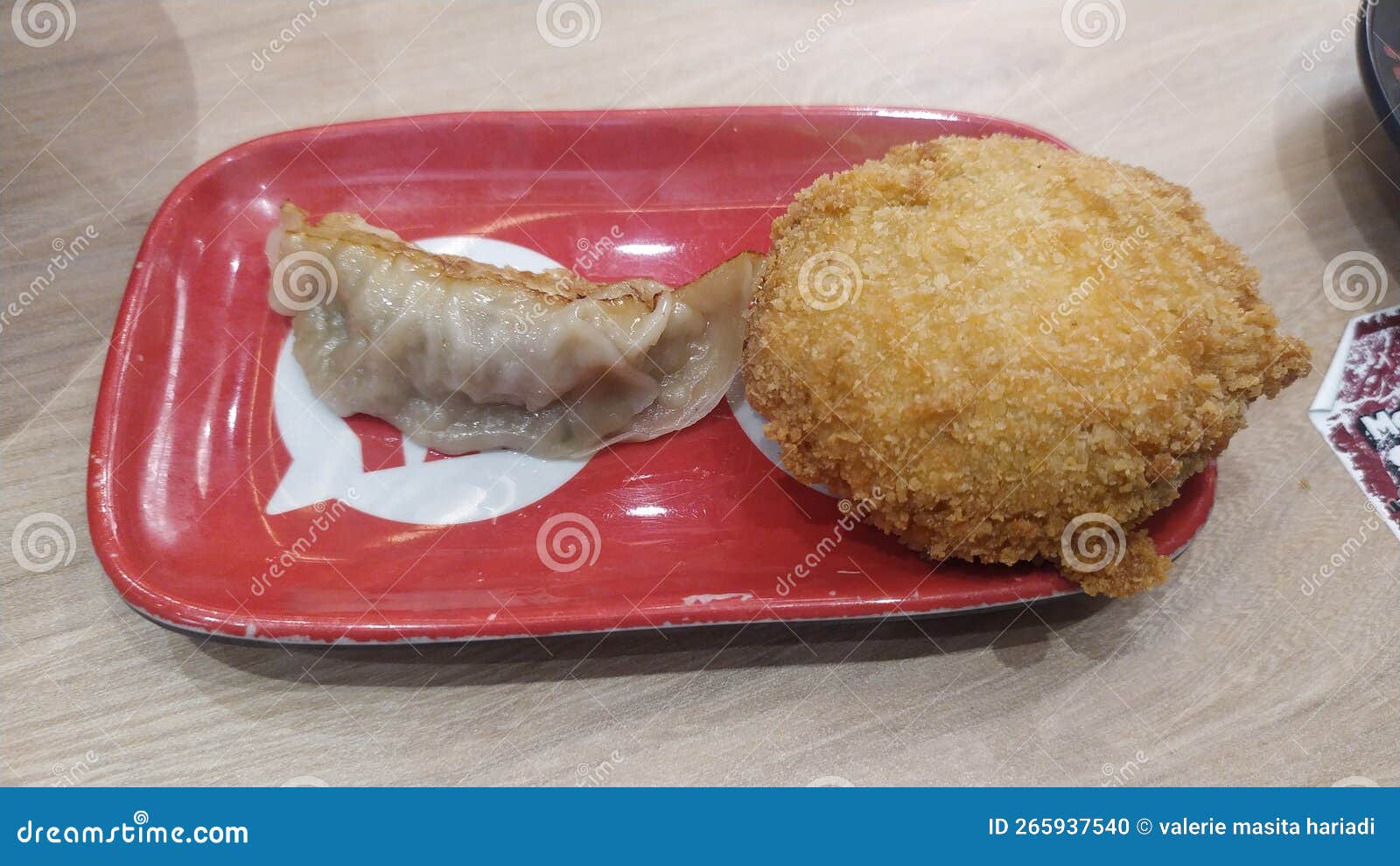 Dumpling ft croquette 库存照片. 图片 包括有 é¥ºå­ , é±¼, æœ‰é˜³å ° - 265937540