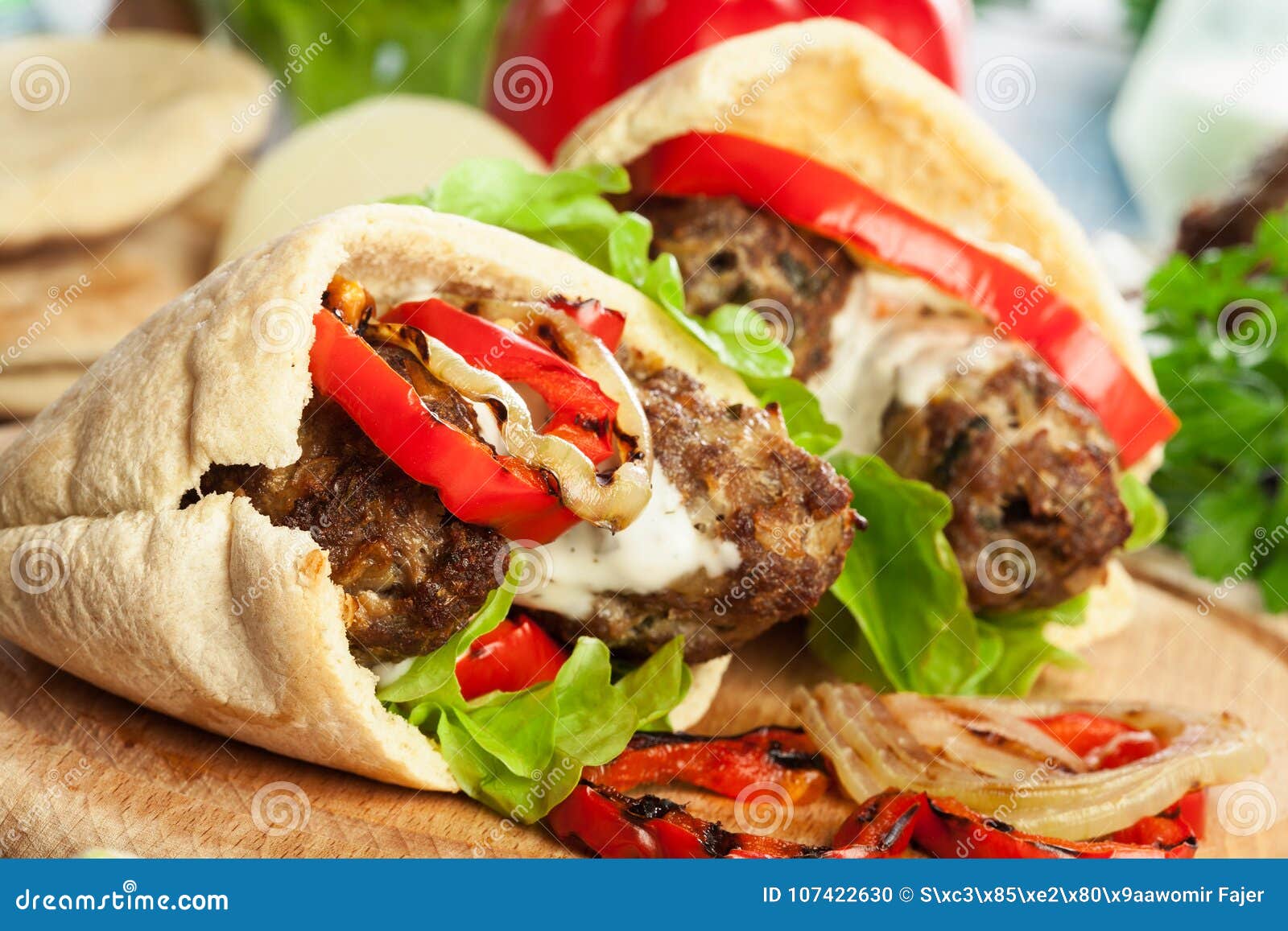 鲜美kofta kebab 库存照片. 图片 包括有 用针串起, 牌照, 炸肉排, 饮料, 烹调, 传统 - 107422630