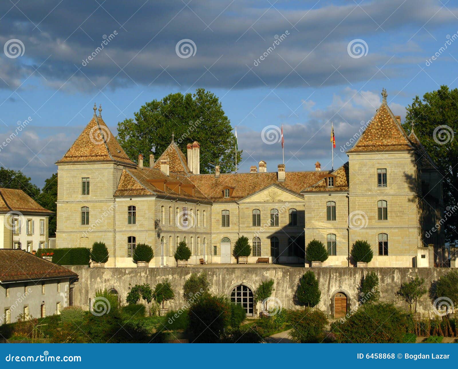02 Chateau De Prangins Suisse Photo stock - Image du arbres, musée: 6458868