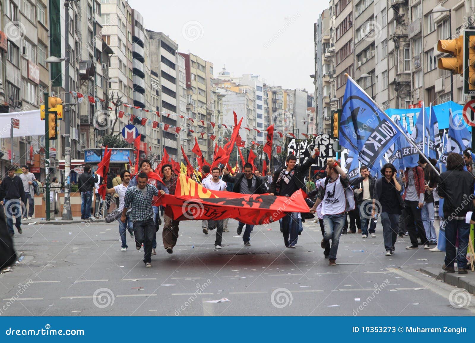 1 May in Taksim, Istanbul editorial stock photo. Image of parade - 19353273