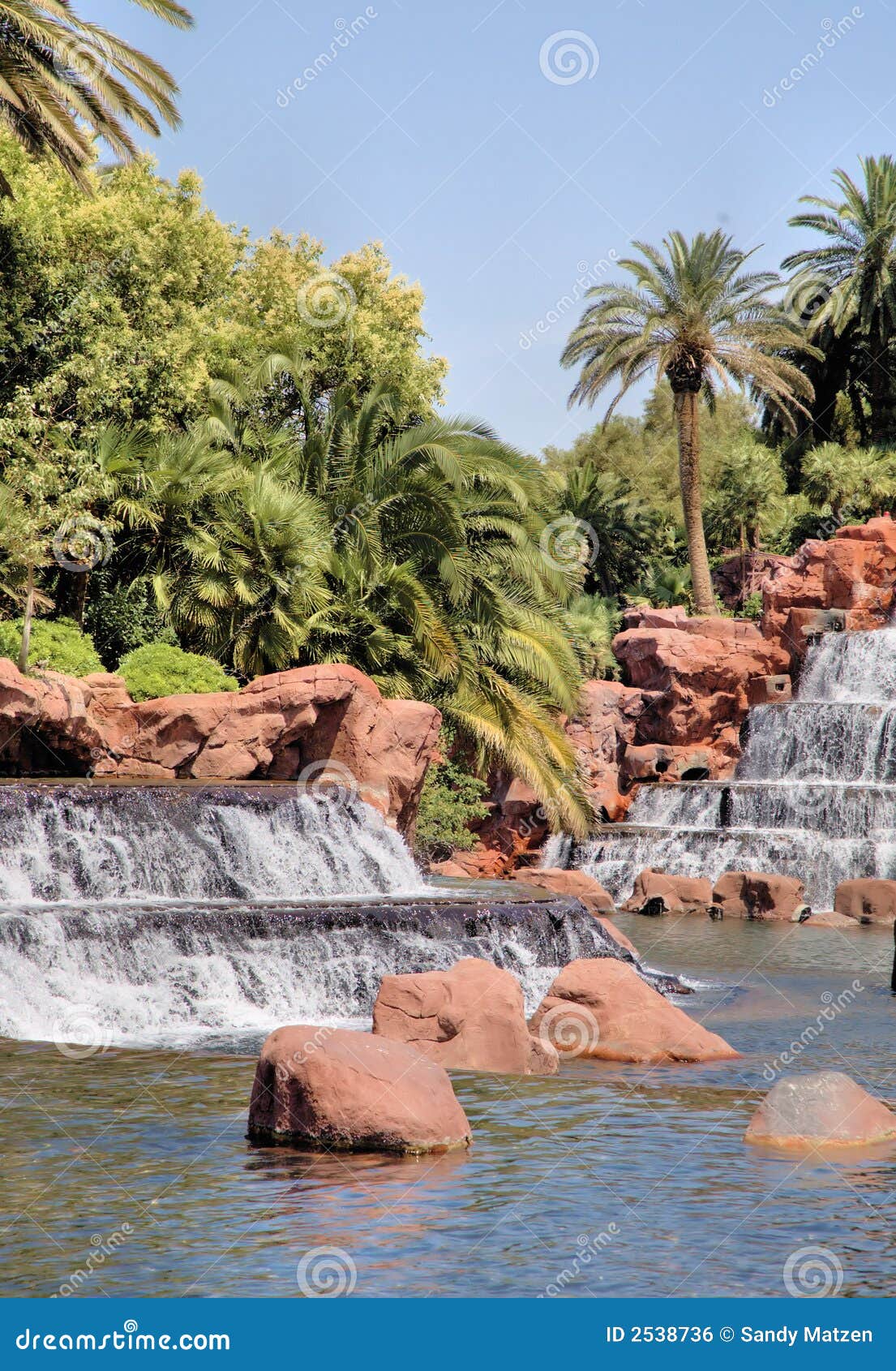 1 oaza zdjęcie stock. Obraz złożonej z newada, skały, spadek - 2538736