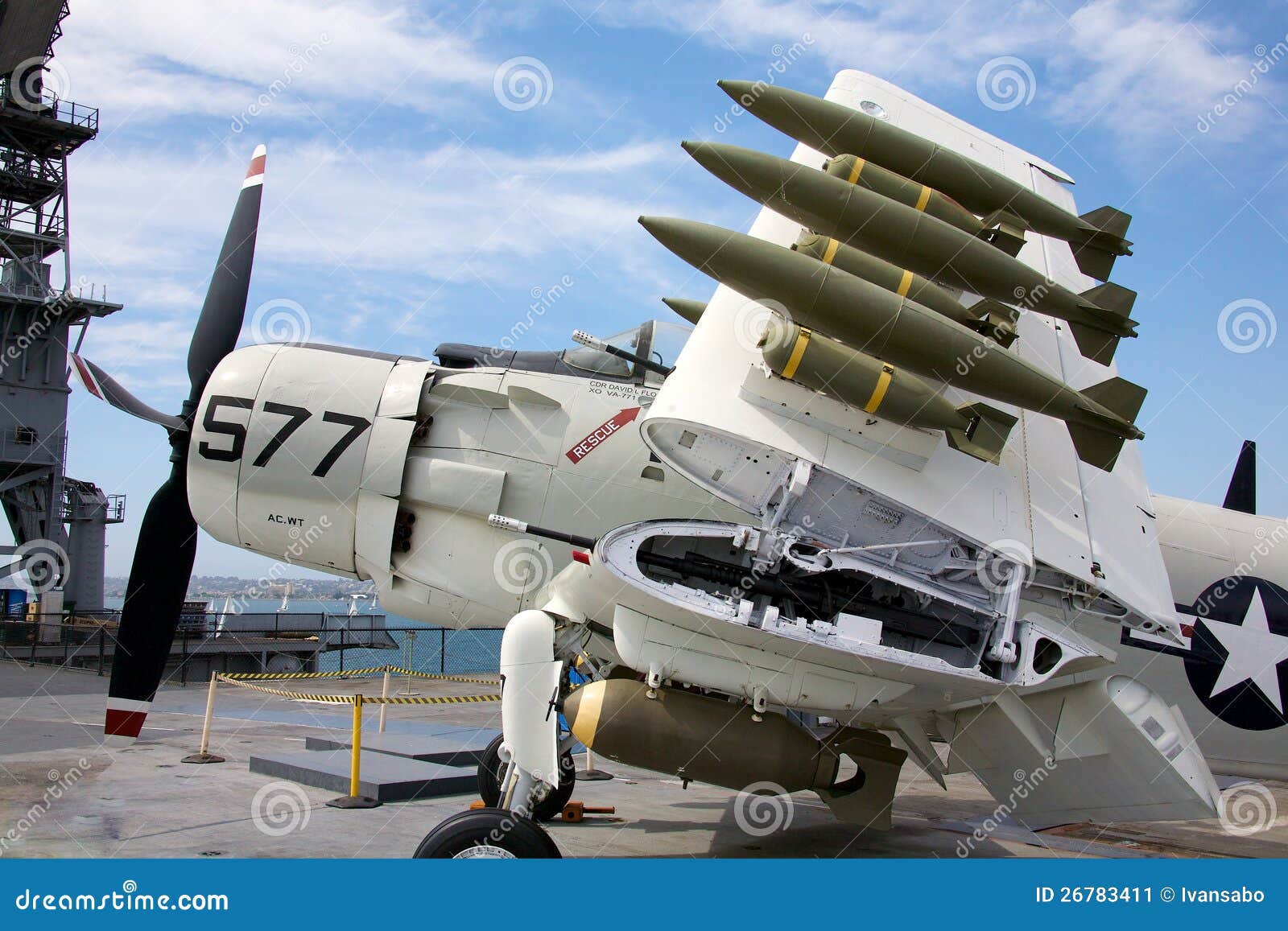 A-1 Skyraider a Bordo Do USS Intermediário Foto Editorial - Imagem de ...