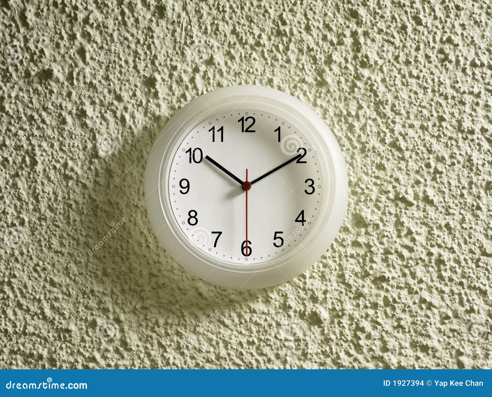 10.10 en el reloj foto de archivo. Imagen de tictac, superficie - 1927394