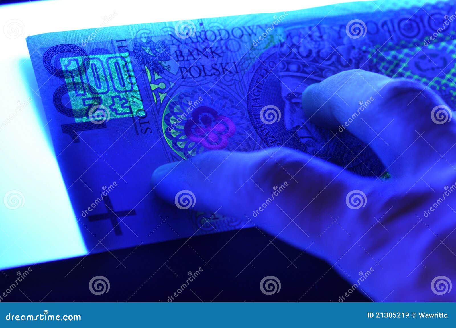 100 Pln Polish Banknote in Ultraviolet Light Stock Image - Image of ...