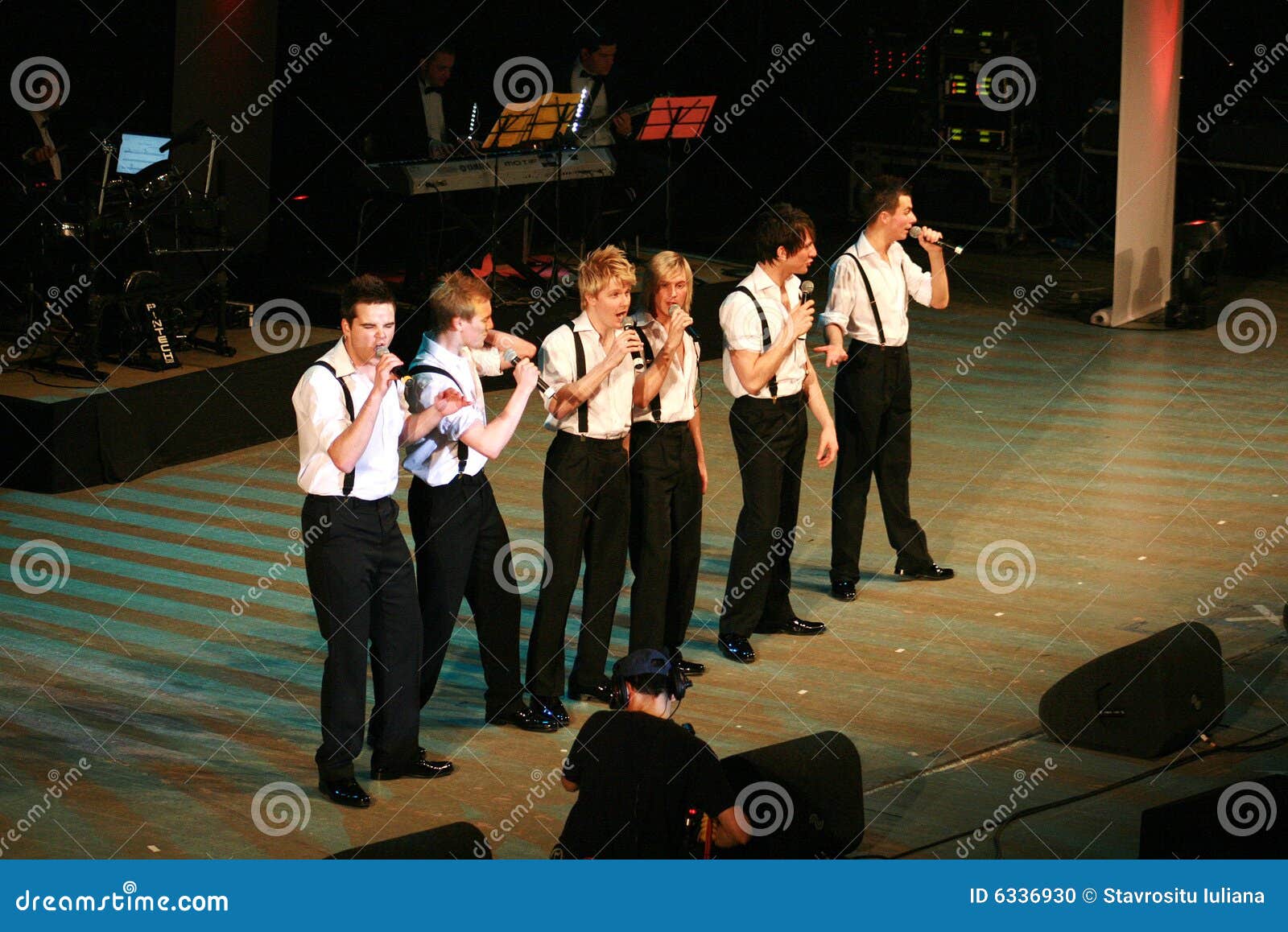 The 12 Irish Tenors editorial image. Image of boys, show - 6336930